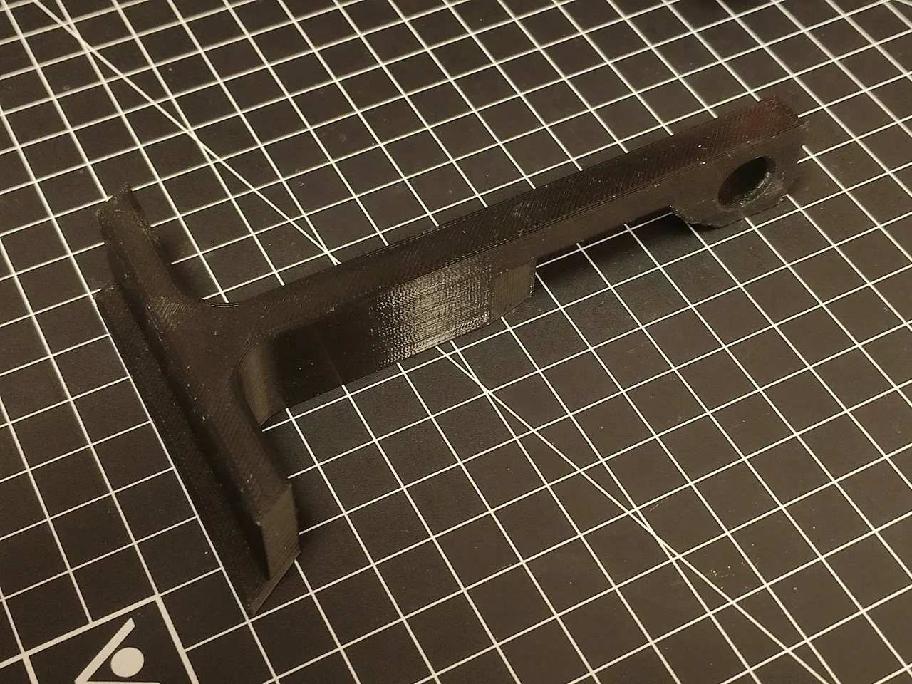 Window retainer for bottom-hung windows by deneaux | Download free STL ...