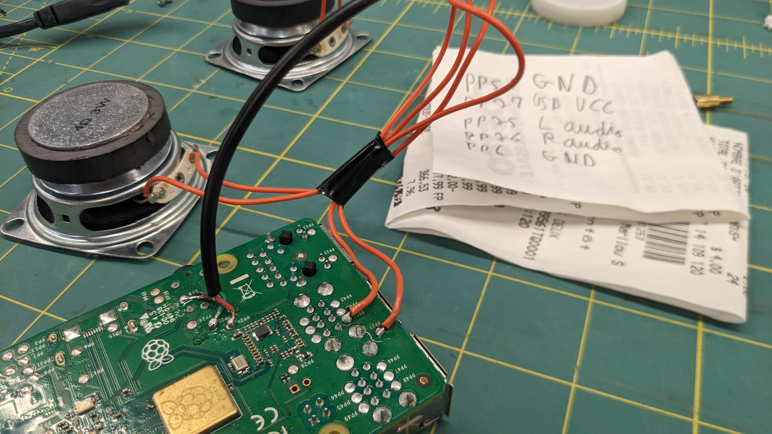Enclosure for Raspberry Pi with speakers by Pierre | Download free STL ...