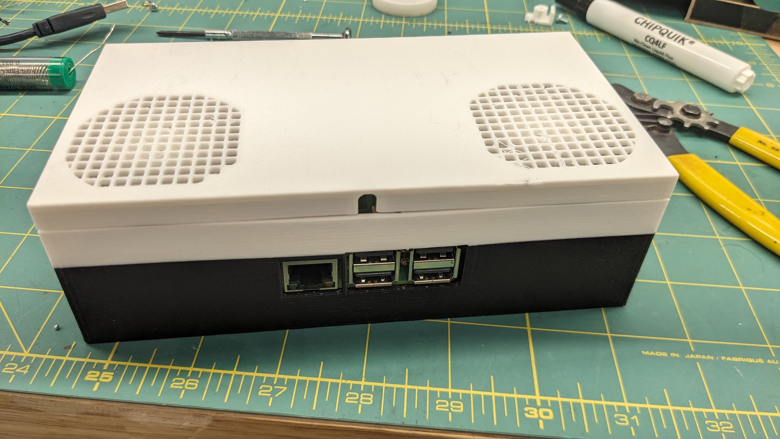 Enclosure for Raspberry Pi with speakers by Pierre | Download free STL ...