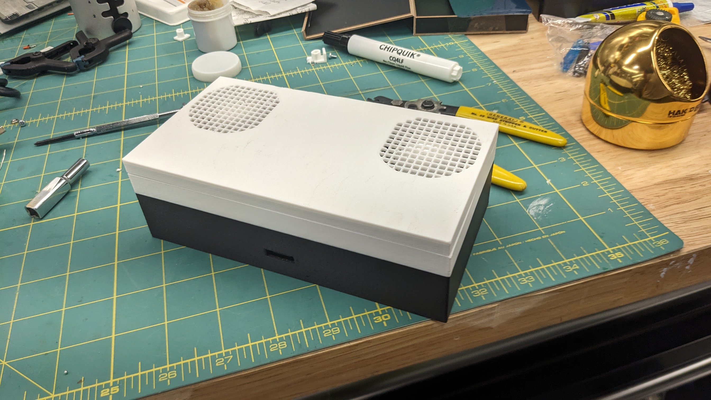 Enclosure for Raspberry Pi with speakers by Pierre | Download free STL ...