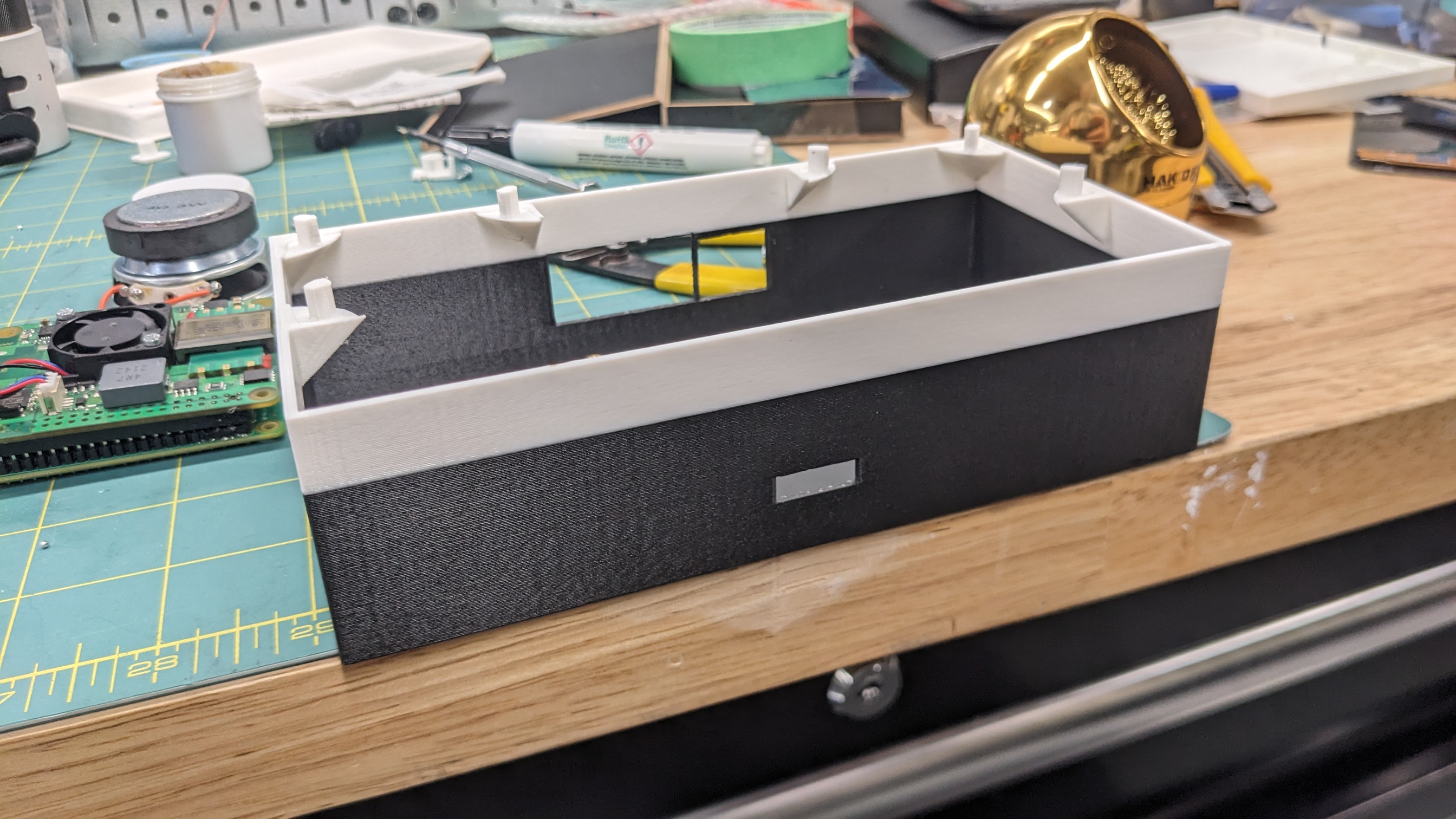 Enclosure for Raspberry Pi with speakers by Pierre | Download free STL ...