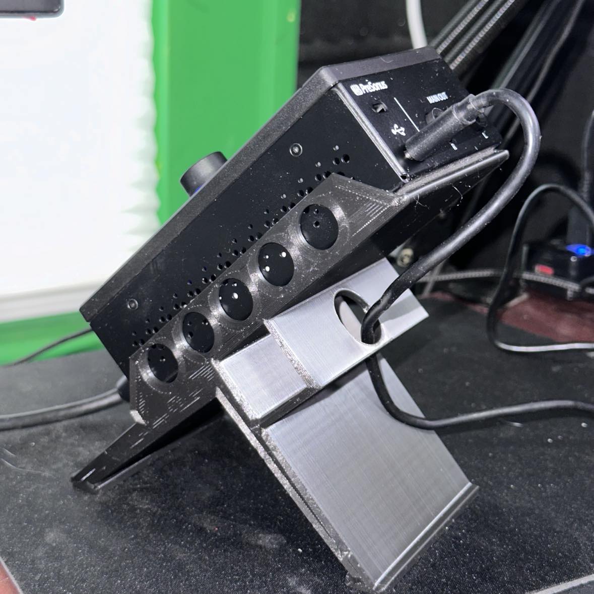 PreSonus Revelator io44 Desktop Stand by geekdomo | Download free STL ...