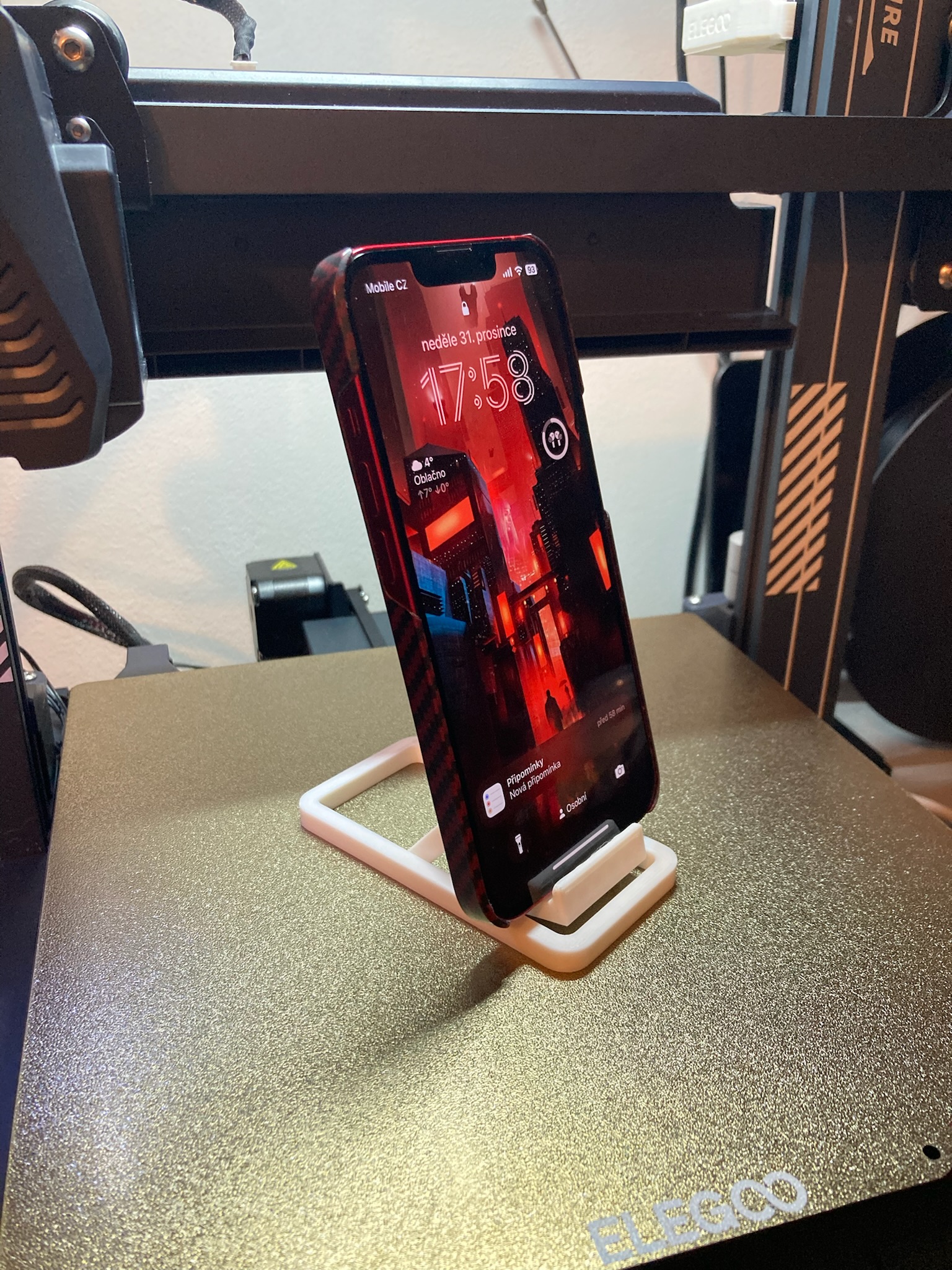 Enhanced and Improved Simple Adjustable Phone Stand (Print In Place) by ...