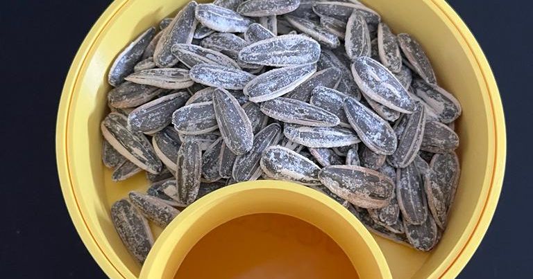 sunflower seeds bowl / Bol para pipas, pistachos, etc. by MiguelB ...