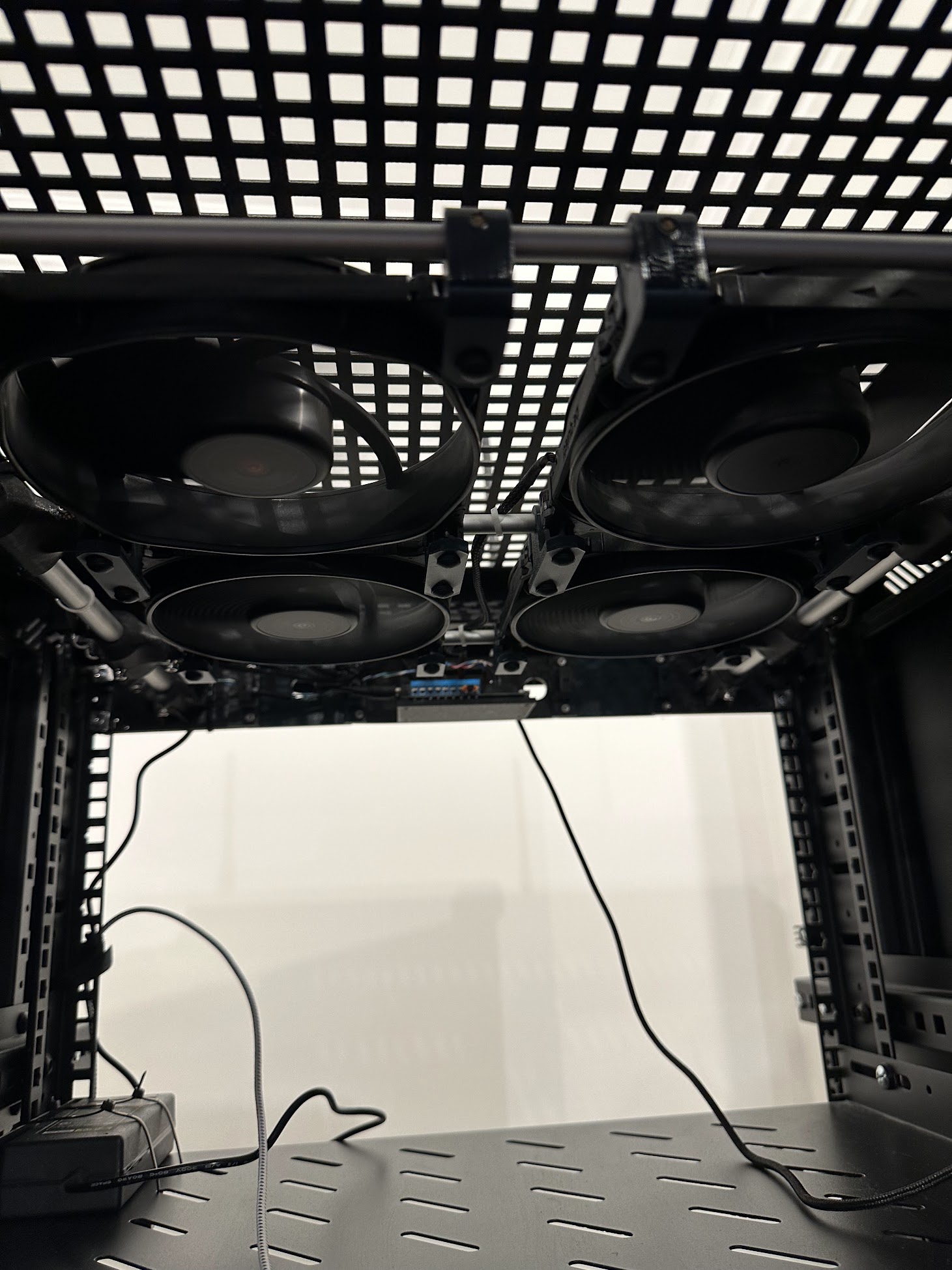 1u rack fan shelf von sqroot | Kostenloses STL-Modell herunterladen ...