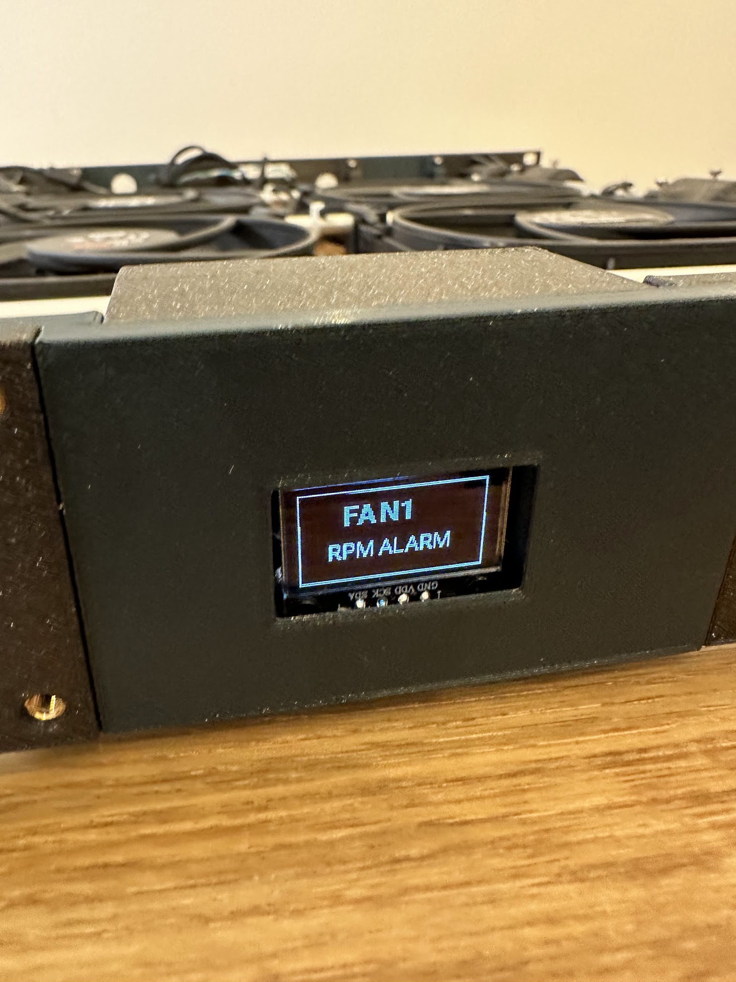 1u rack fan shelf von sqroot | Kostenloses STL-Modell herunterladen ...