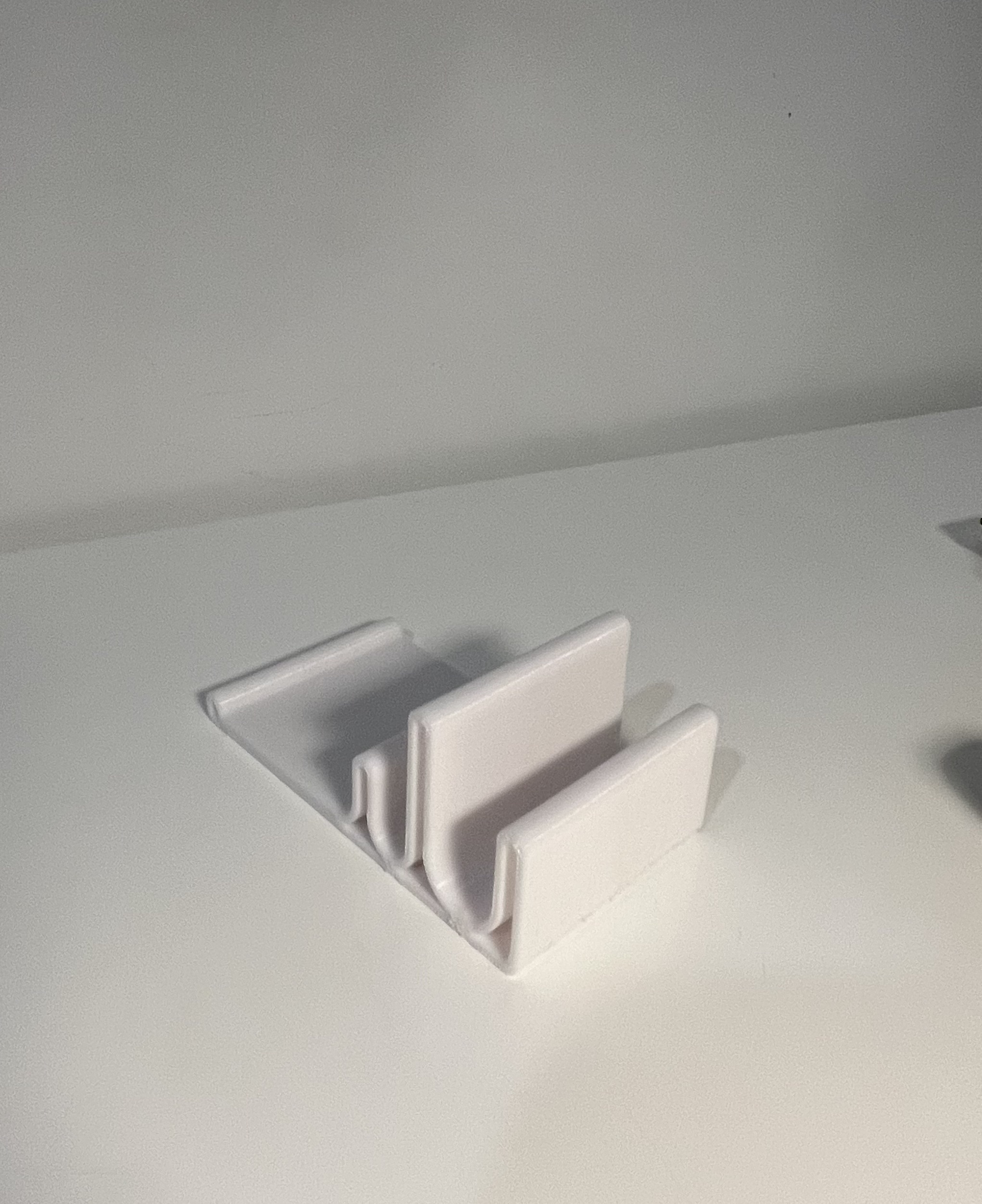 Minimalist desk holder by Adriana Amorim | Download free STL model ...