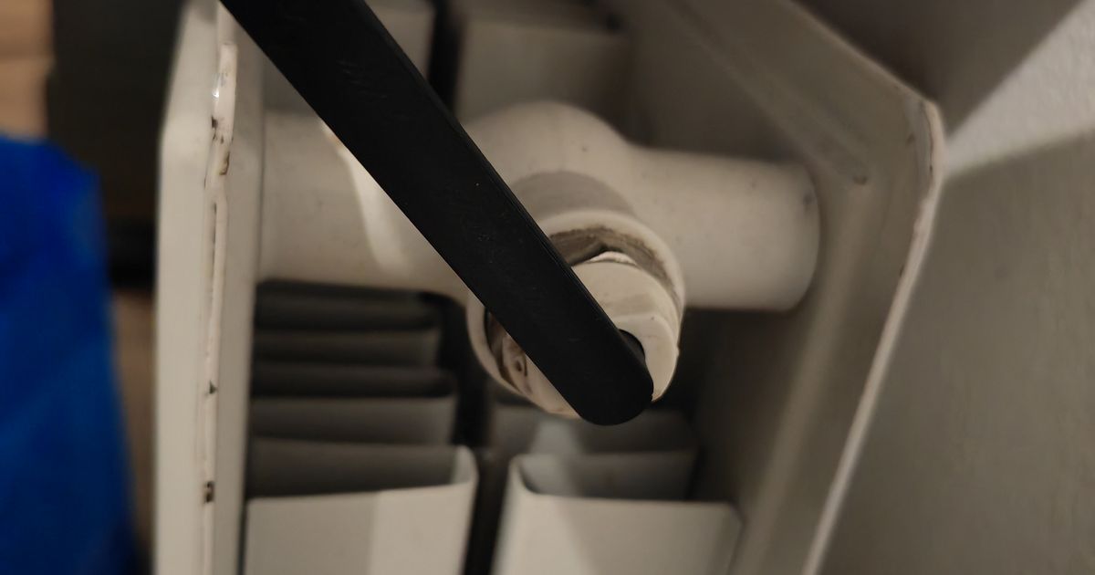 Thin 5mm radiator bleed key with magnet by alphen87 | Download free STL ...