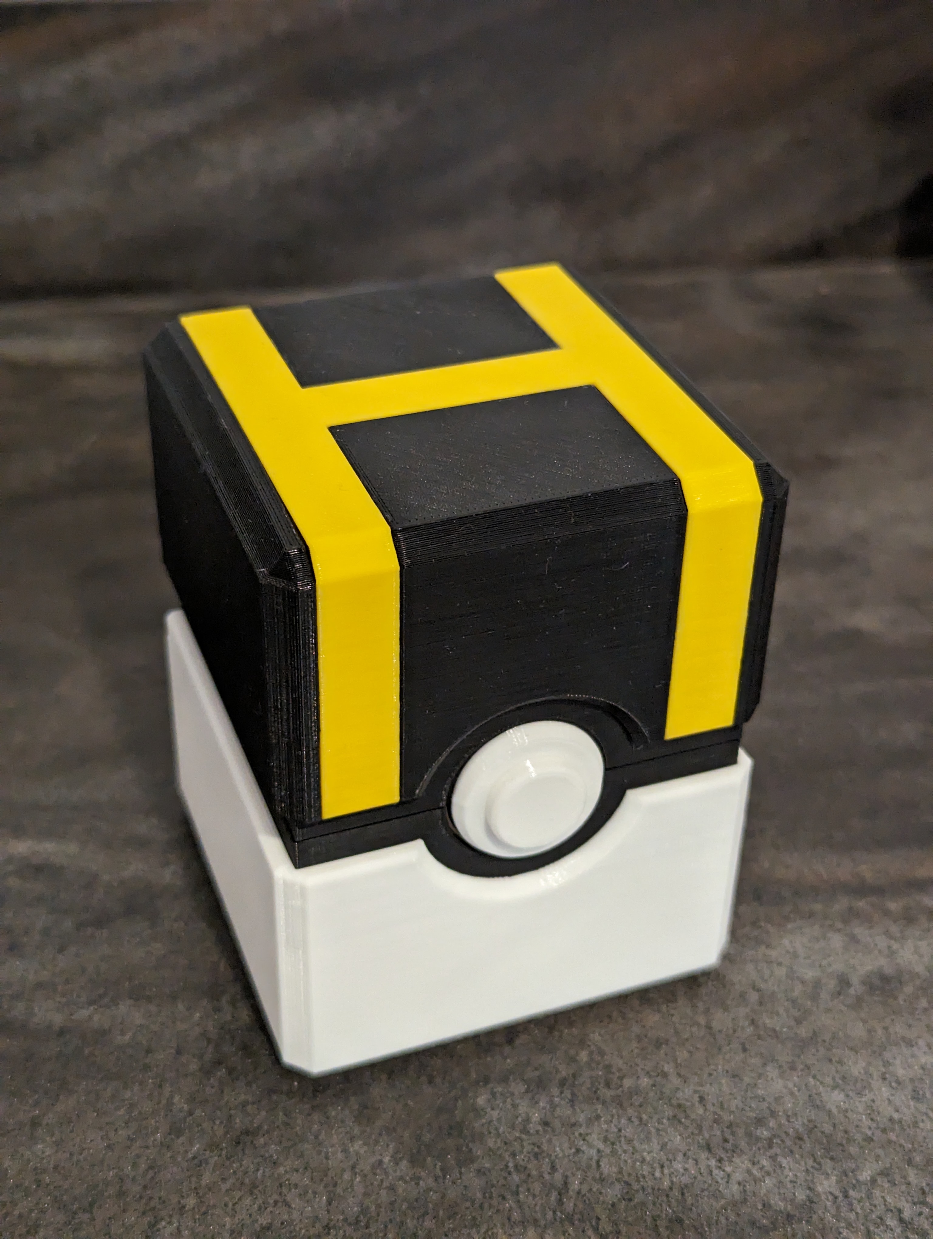 Hinged & Latching Pokeball Card Box von FightTheFoo | Kostenloses STL ...