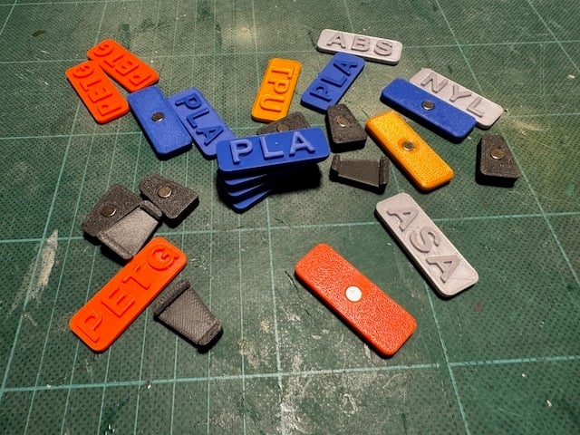 Magnetic easy swapping filament tags for dry box by Adamow | Download ...