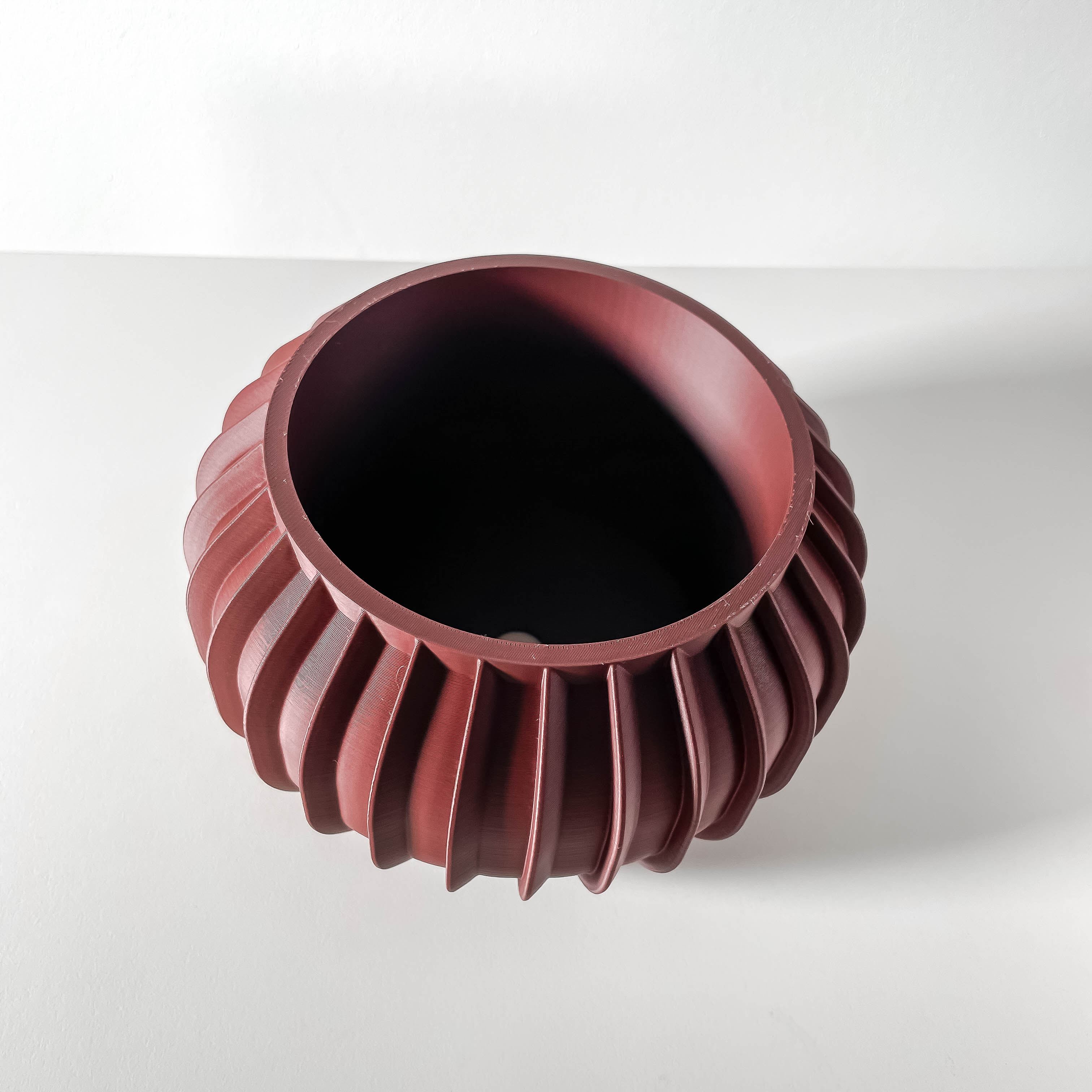 The Sora Planter Pot with Drainage Tray & Stand Included: Modern and ...