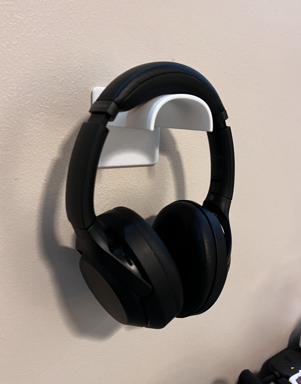 Headphone wall hanger by TinAluminum | Download free STL model ...