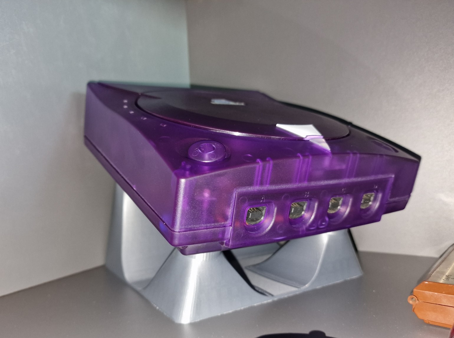 Sega Dreamcast console display stand / holder / dock by Tadda21 ...