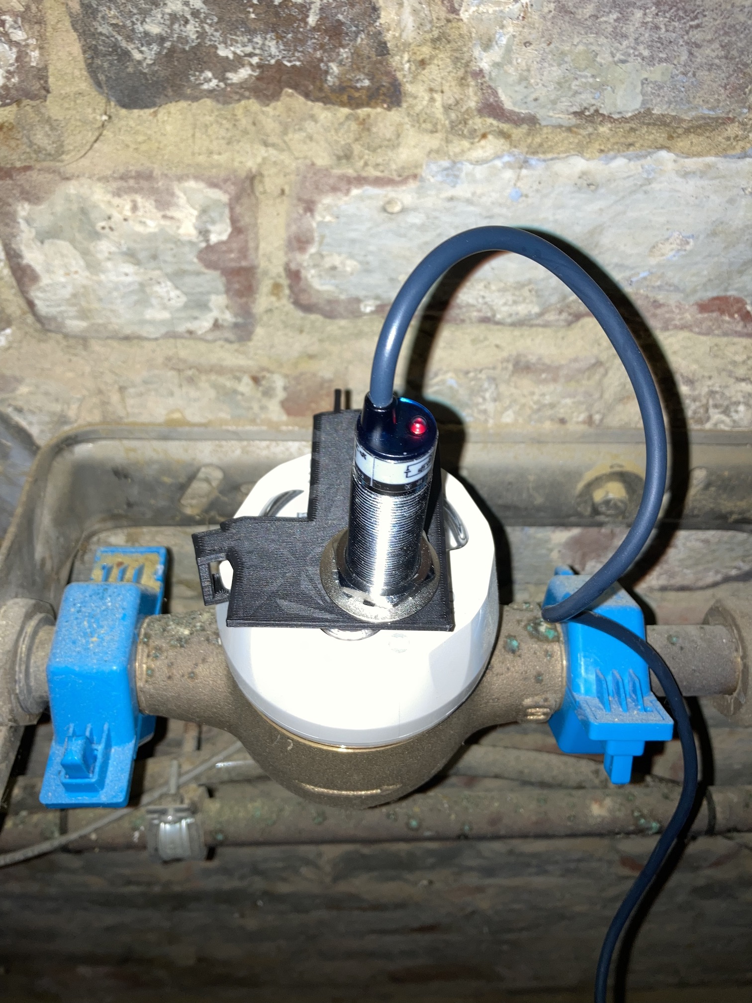 LJ18A3-8Z/BX sensor holder for Maddalena MVM water meter by Tsane ...