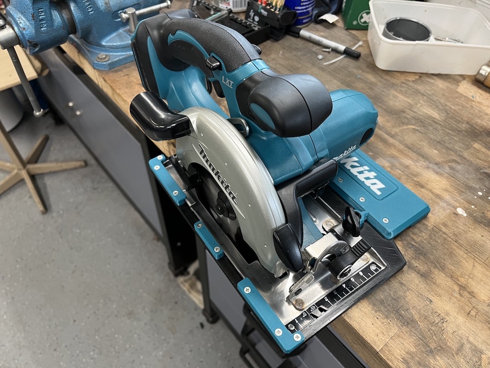 Guide rail adapter for Makita DSS501 by TJDesign | Download free STL ...