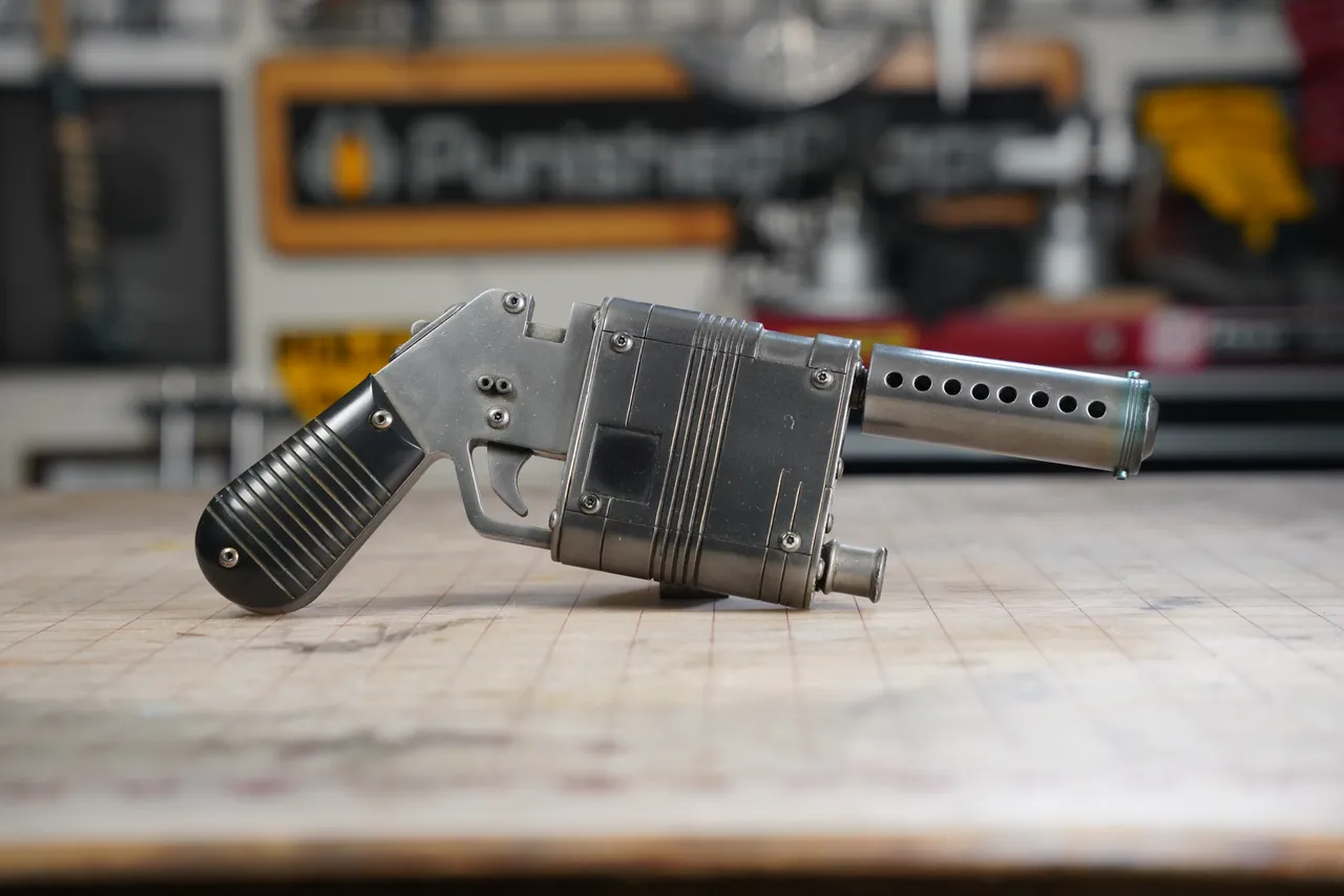 Rey's Blaster - Star Wars the Force Awakens Replica Prop by GizmoThrill ...