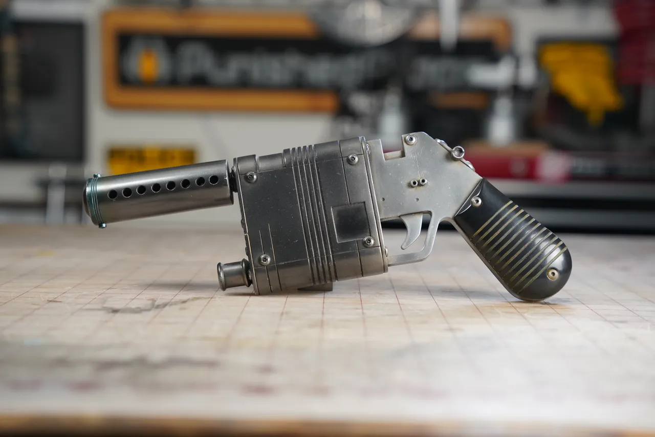 Rey's Blaster - Star Wars the Force Awakens Replica Prop by GizmoThrill ...