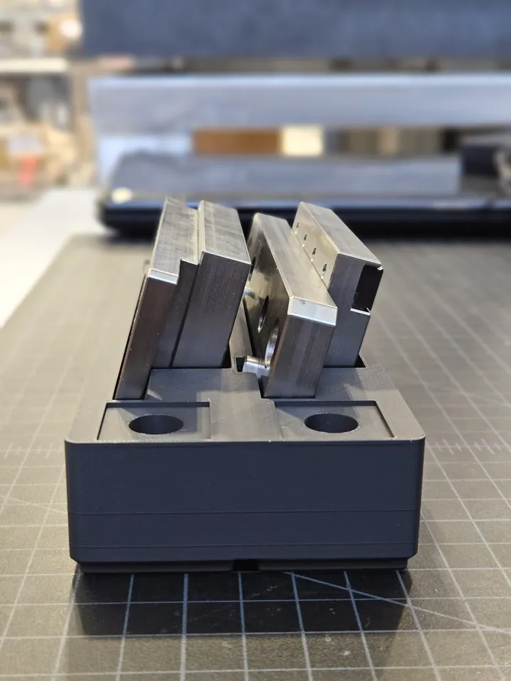 SMW Gen2 Mod Vise Gridfinity Holder by sscadcam | Download free STL ...