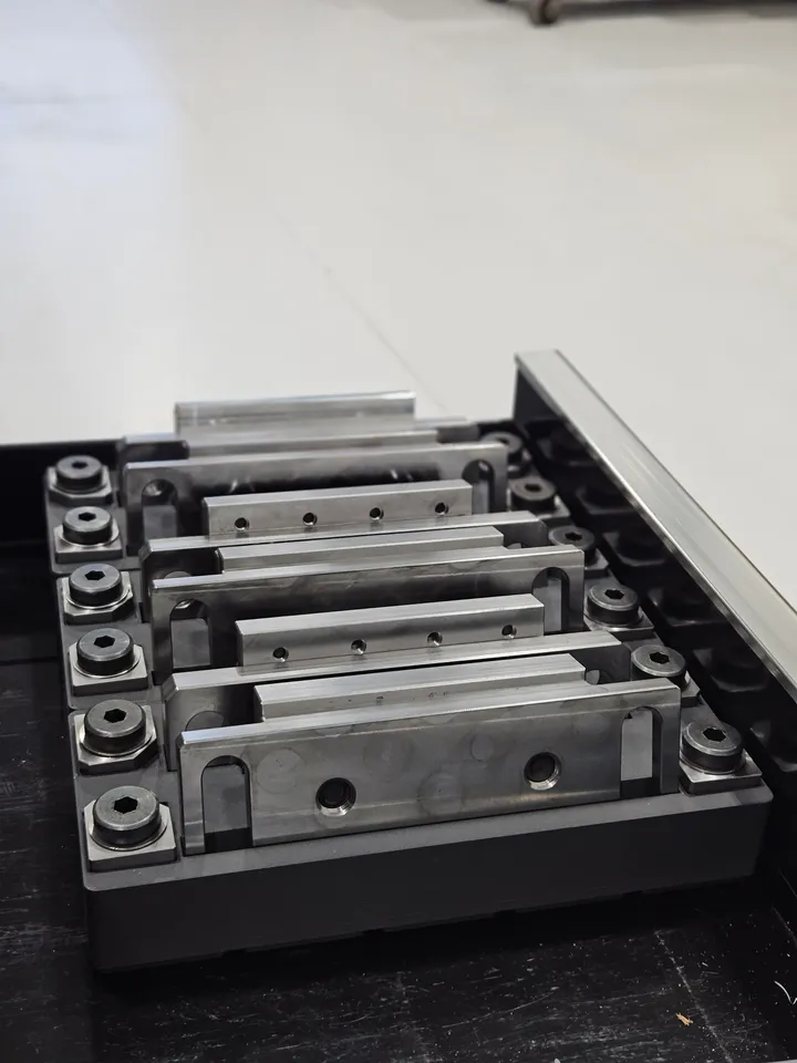 SMW Gen2 Mod Vise Gridfinity Holder by sscadcam | Download free STL ...