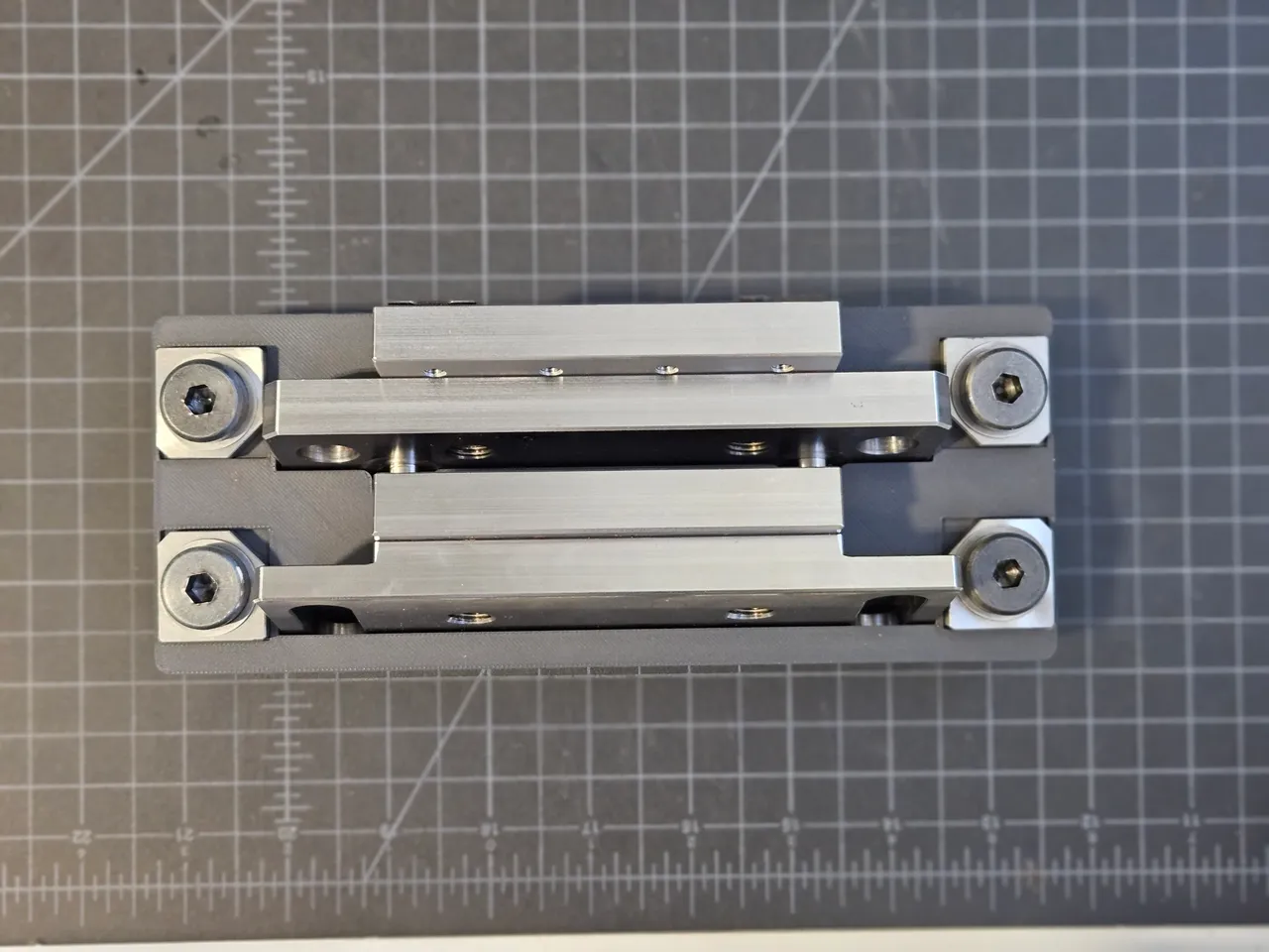 SMW Gen2 Mod Vise Gridfinity Holder by sscadcam | Download free STL ...
