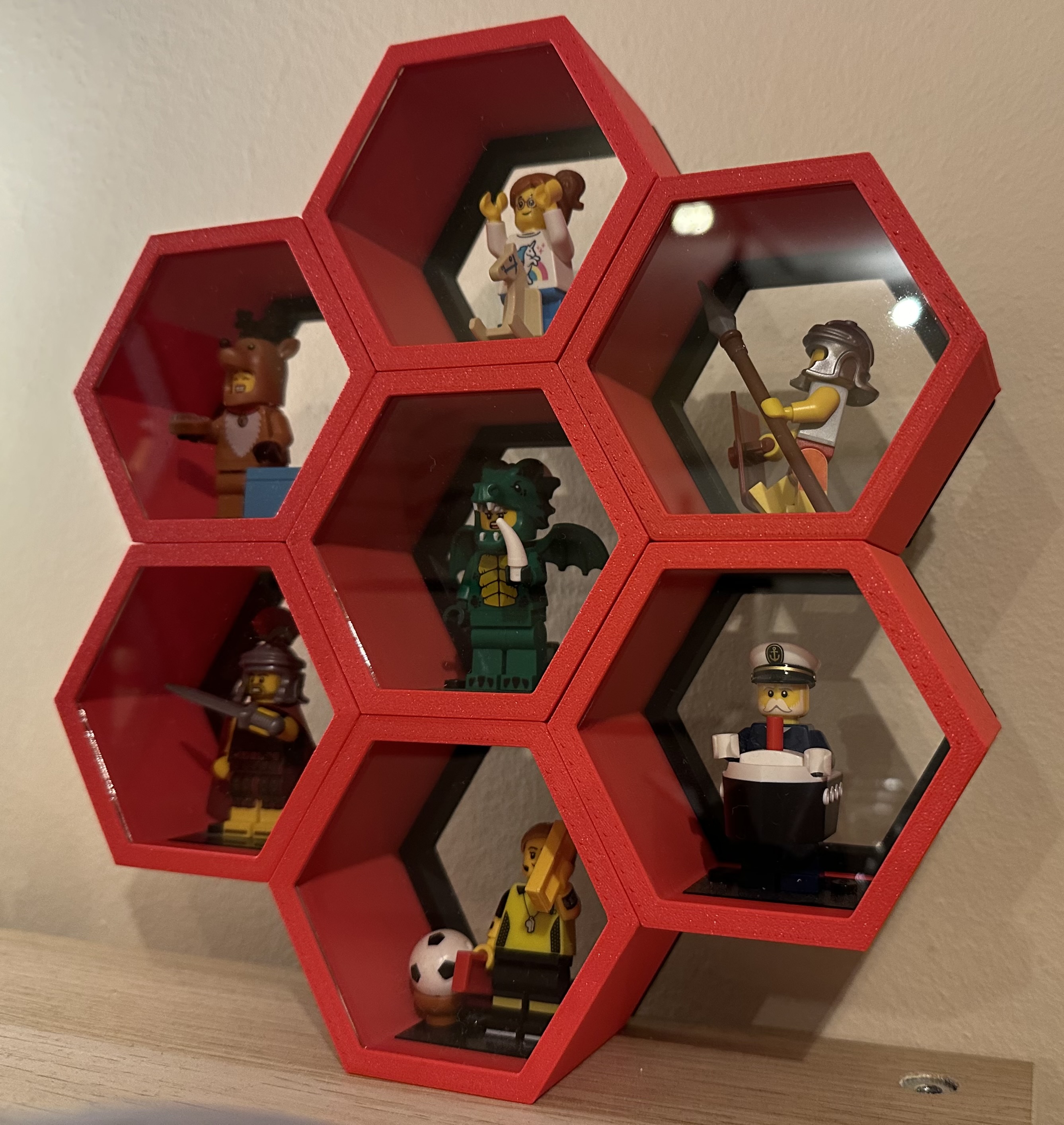 Modular honeycomb LEGO minifigure display by Arnaud S | Download free ...