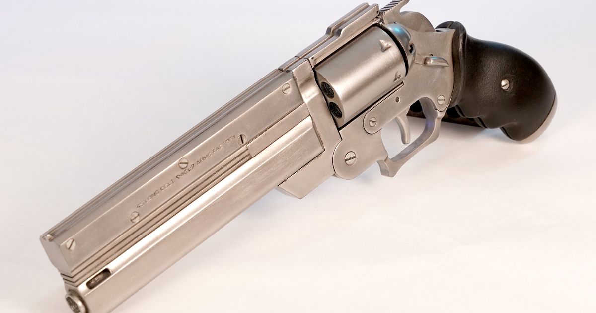 Vash's .45 Long Colt Revolver - Trigun Replica Prop von GizmoThrill ...