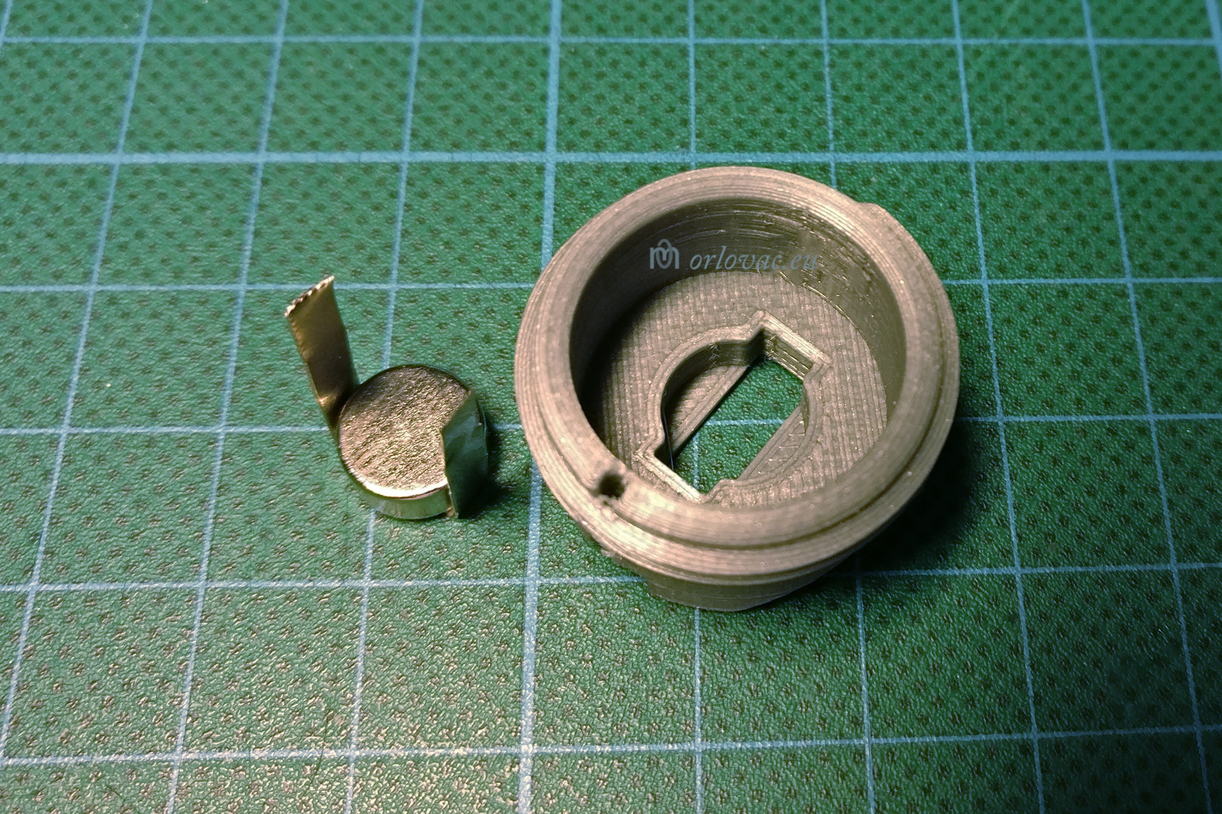 18650 Battery Magnetic Charge Holder by Marin | Download free STL model ...