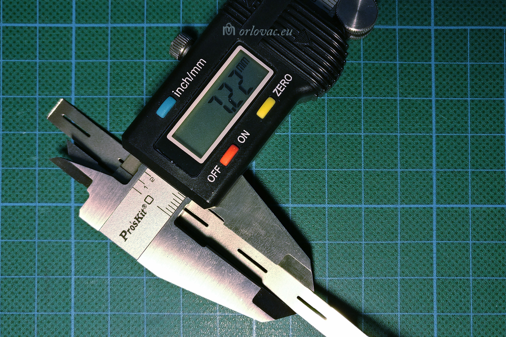 18650 Battery Magnetic Charge Holder by Marin | Download free STL model ...