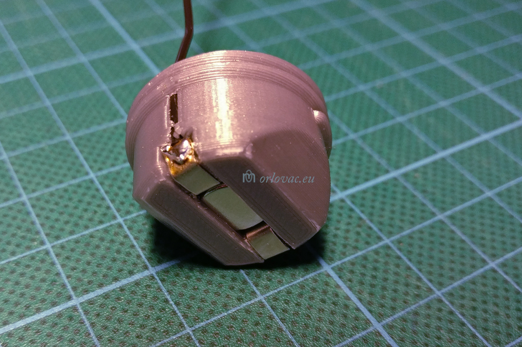 18650 Battery Magnetic Charge Holder by Marin | Download free STL model ...
