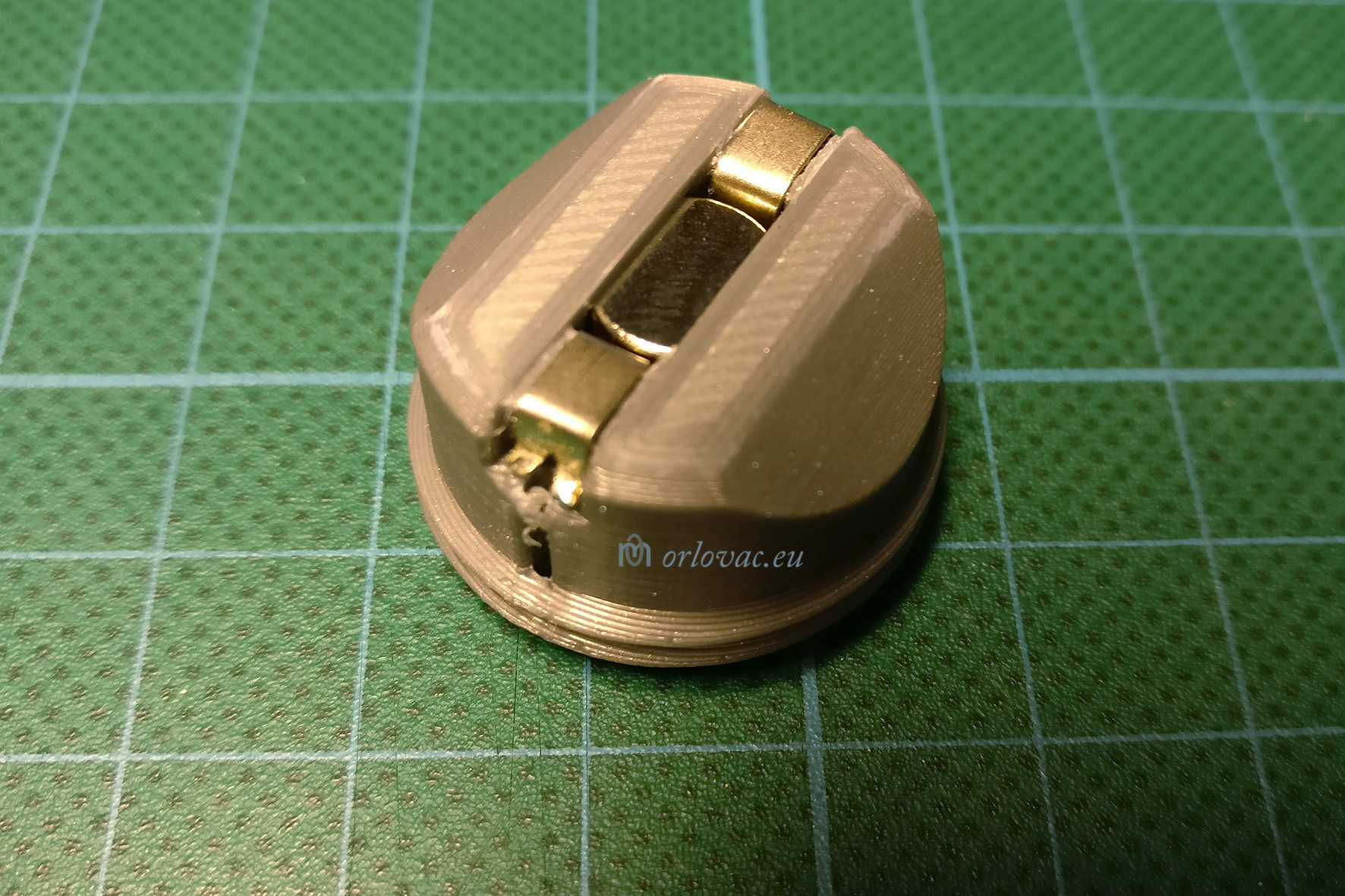 18650 Battery Magnetic Charge Holder by Marin | Download free STL model ...