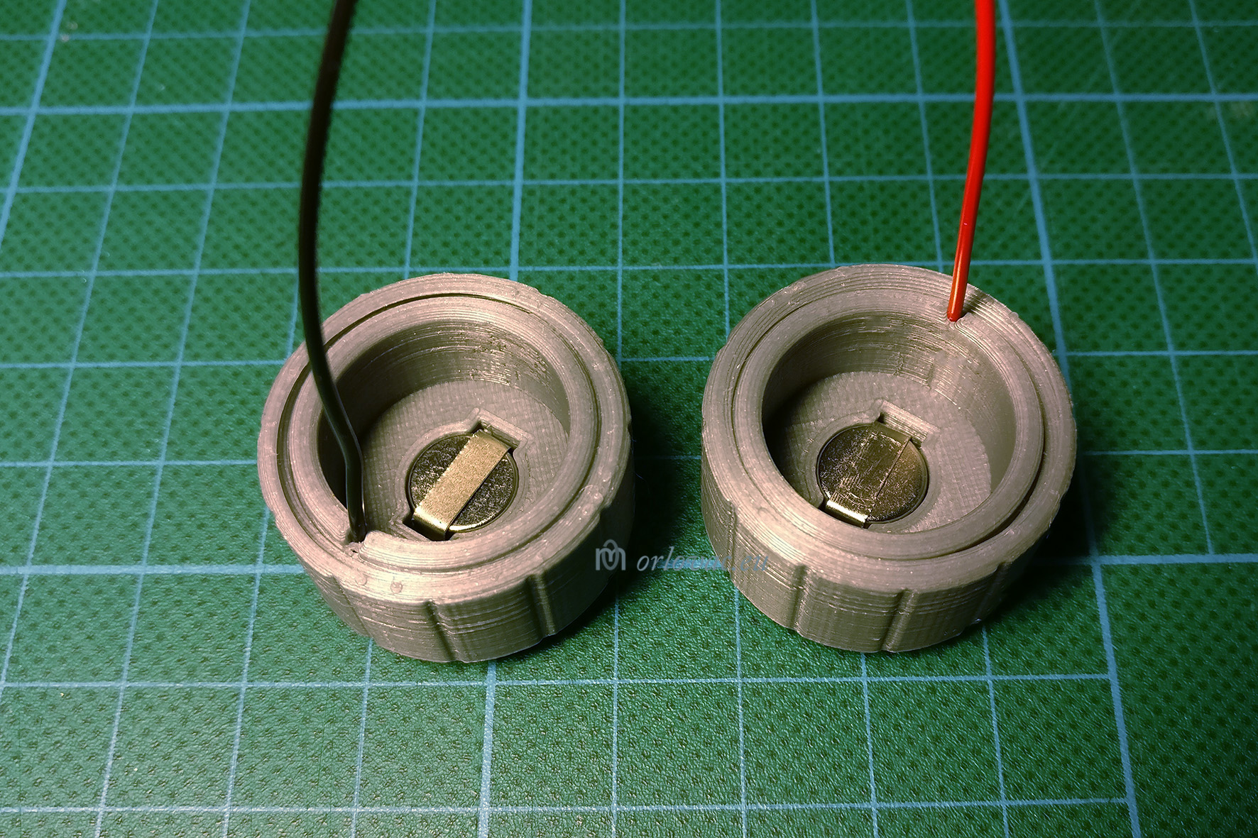 18650 Battery Magnetic Charge Holder by Marin | Download free STL model ...