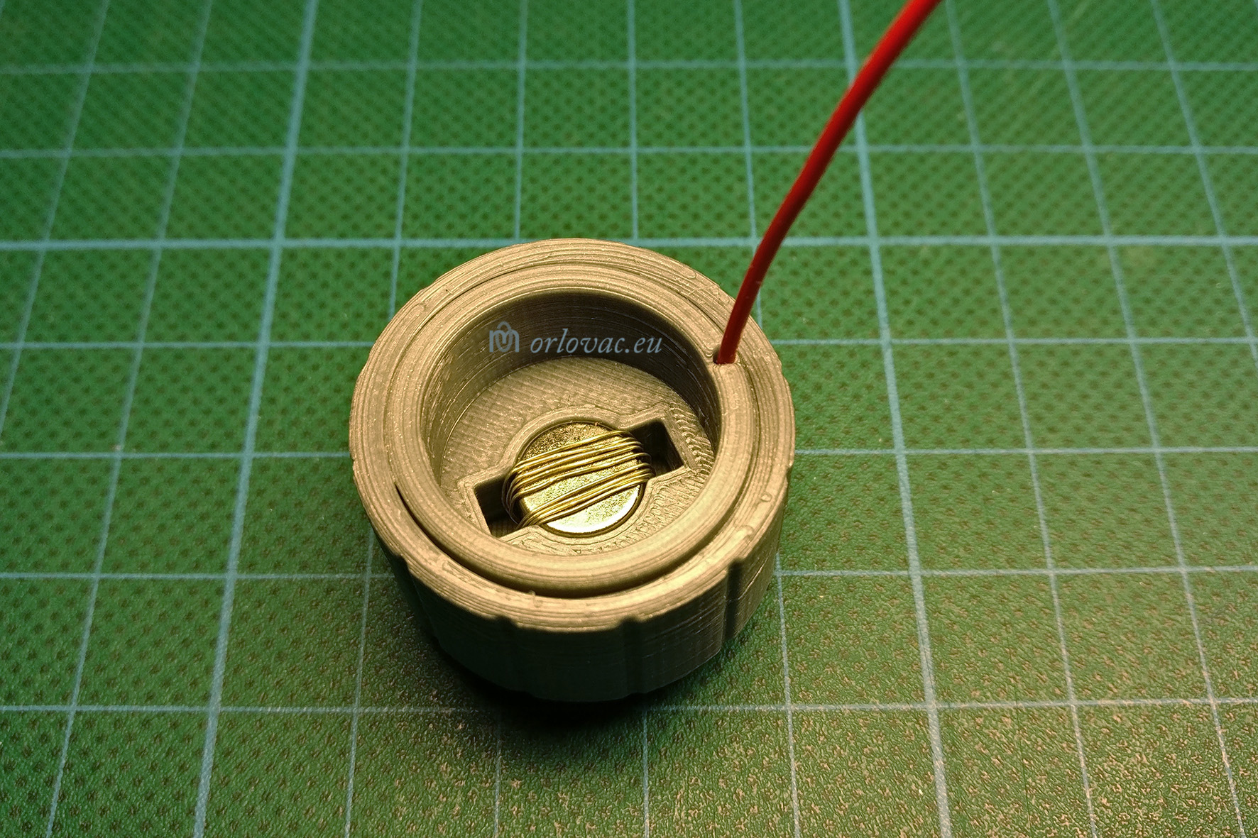 18650 Battery Magnetic Charge Holder by Marin | Download free STL model ...