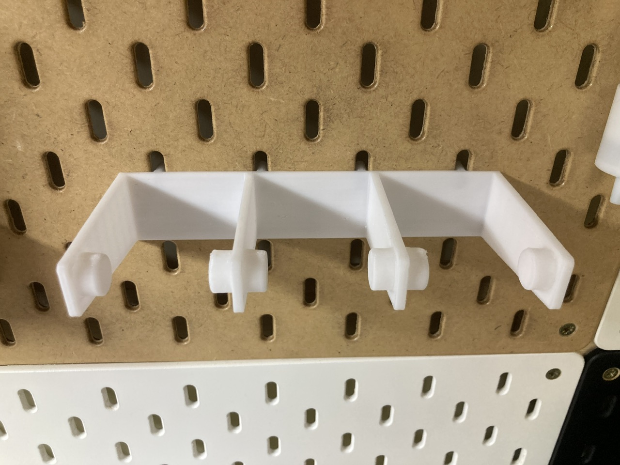 Skadis Wire Spool Holder 3x 44x100 by HarryFu | Download free STL model ...