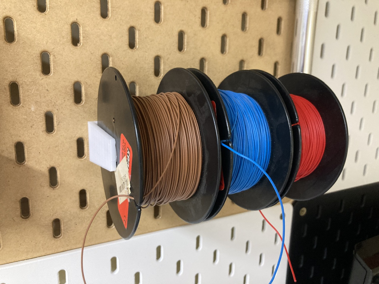 Skadis Wire Spool Holder 3x 44x100 by HarryFu | Download free STL model ...