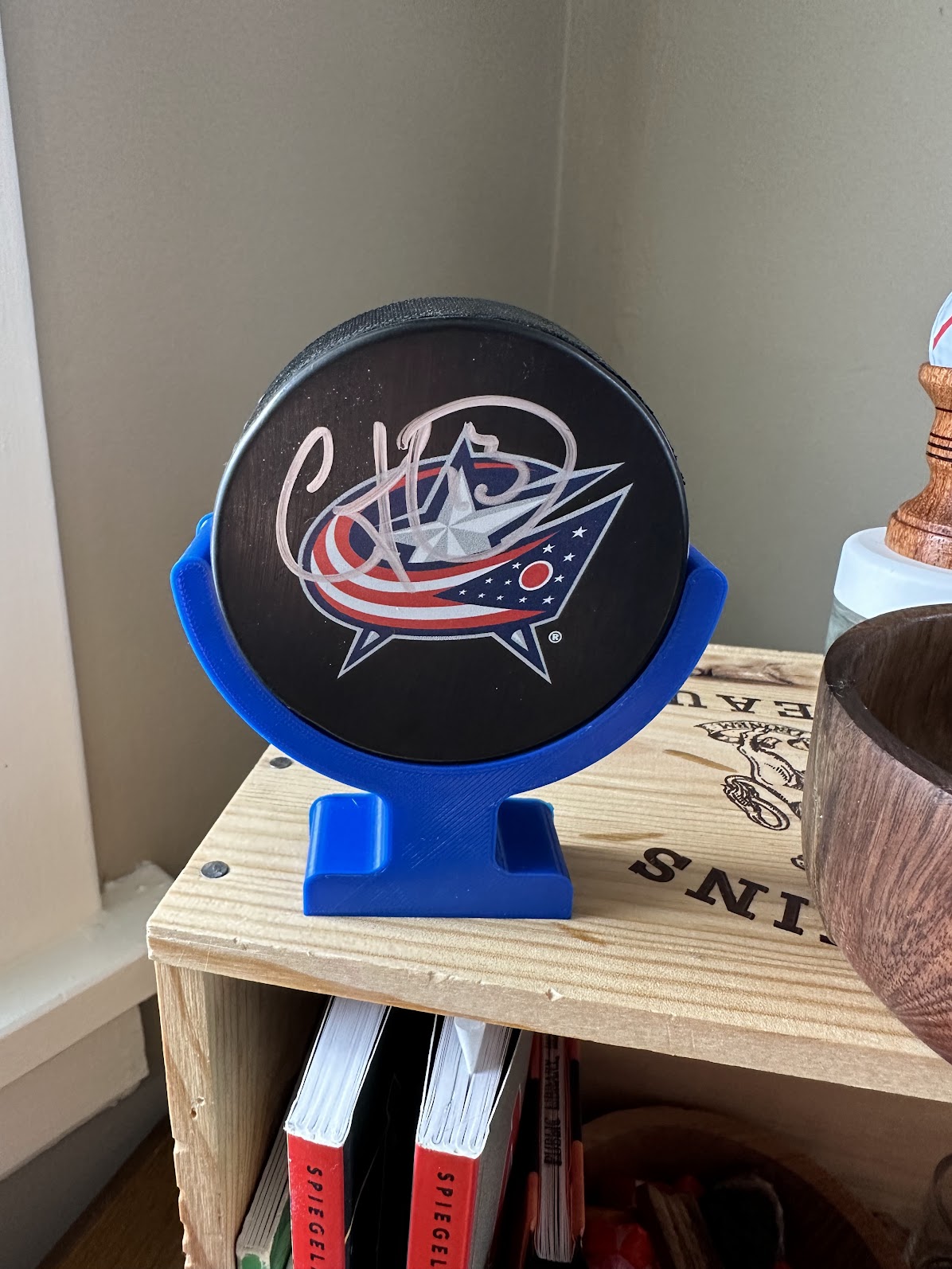 Hockey Puck Display Stand by Codifer | Download free STL model ...