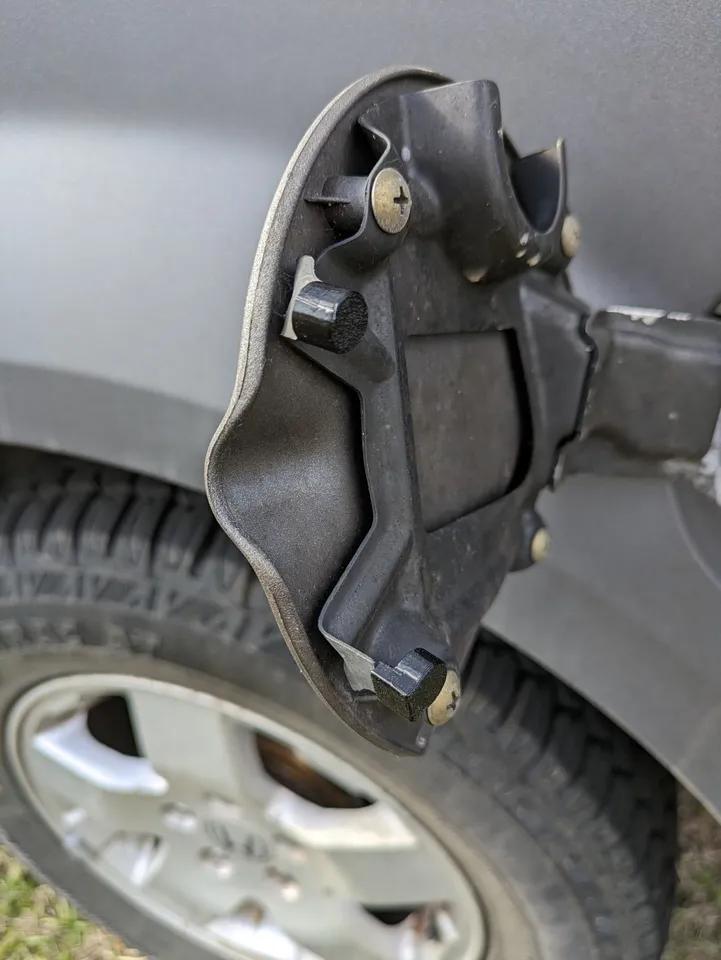 Honda Element Fuel Filler Door Magnetic Bumpers (Upgrade from 70495-692 ...