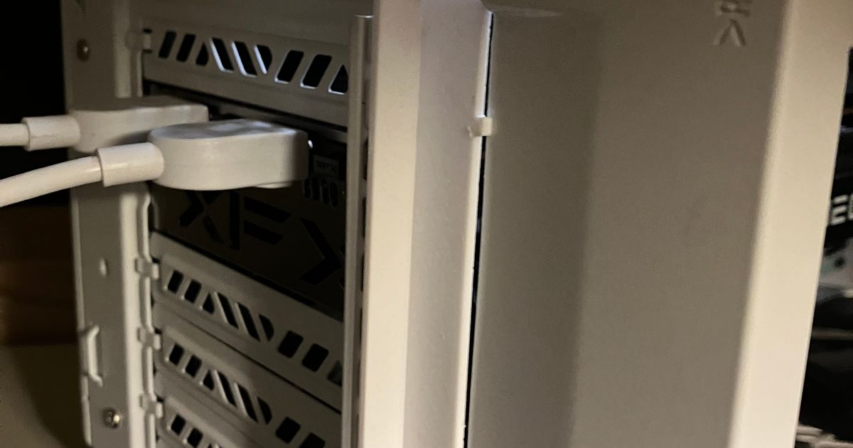 Qube 500 cover plate for PCIe slots by Johan | Download free STL model ...