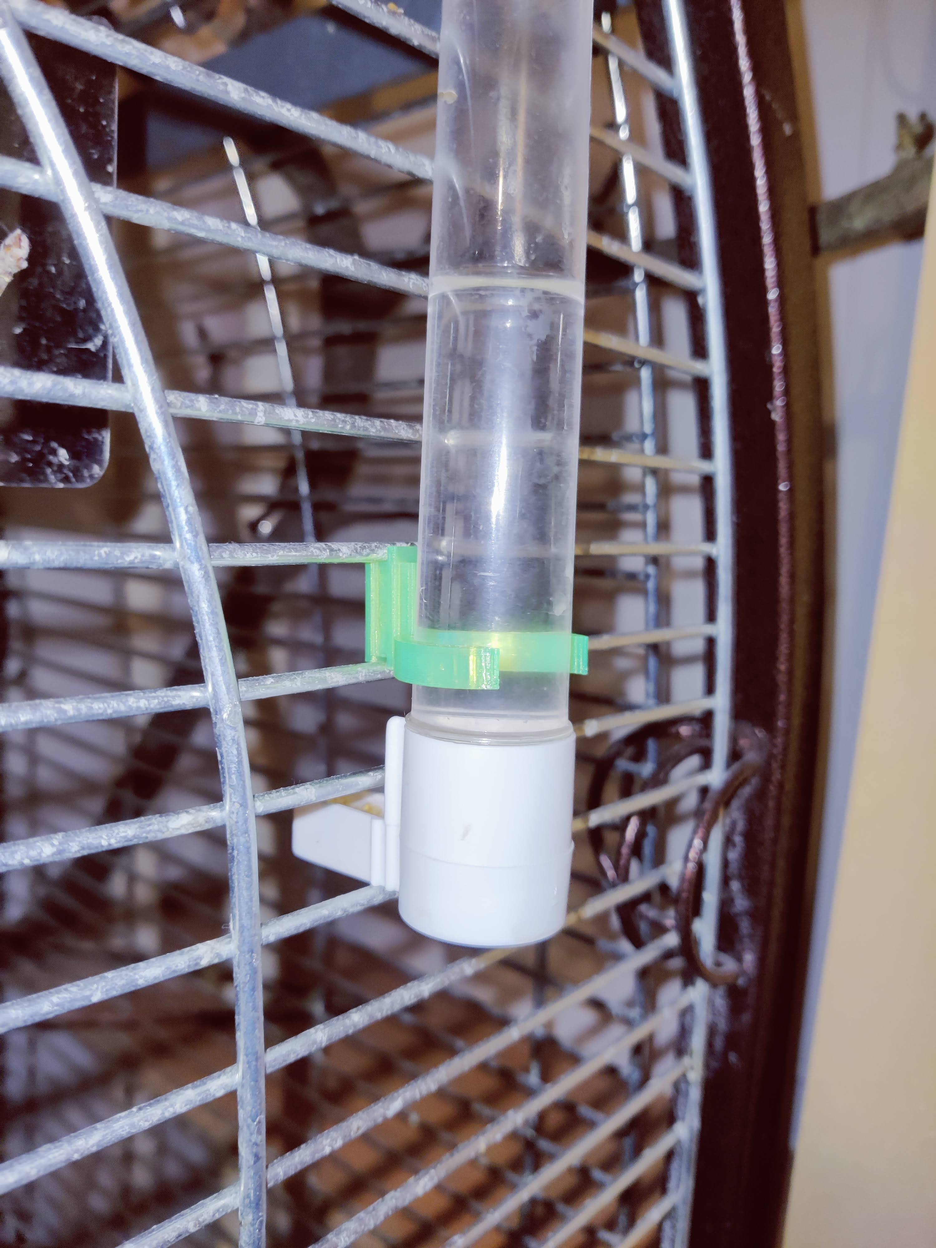 Water dispenser holder for a parrot cage / Držák na pítko pro papoušky ...