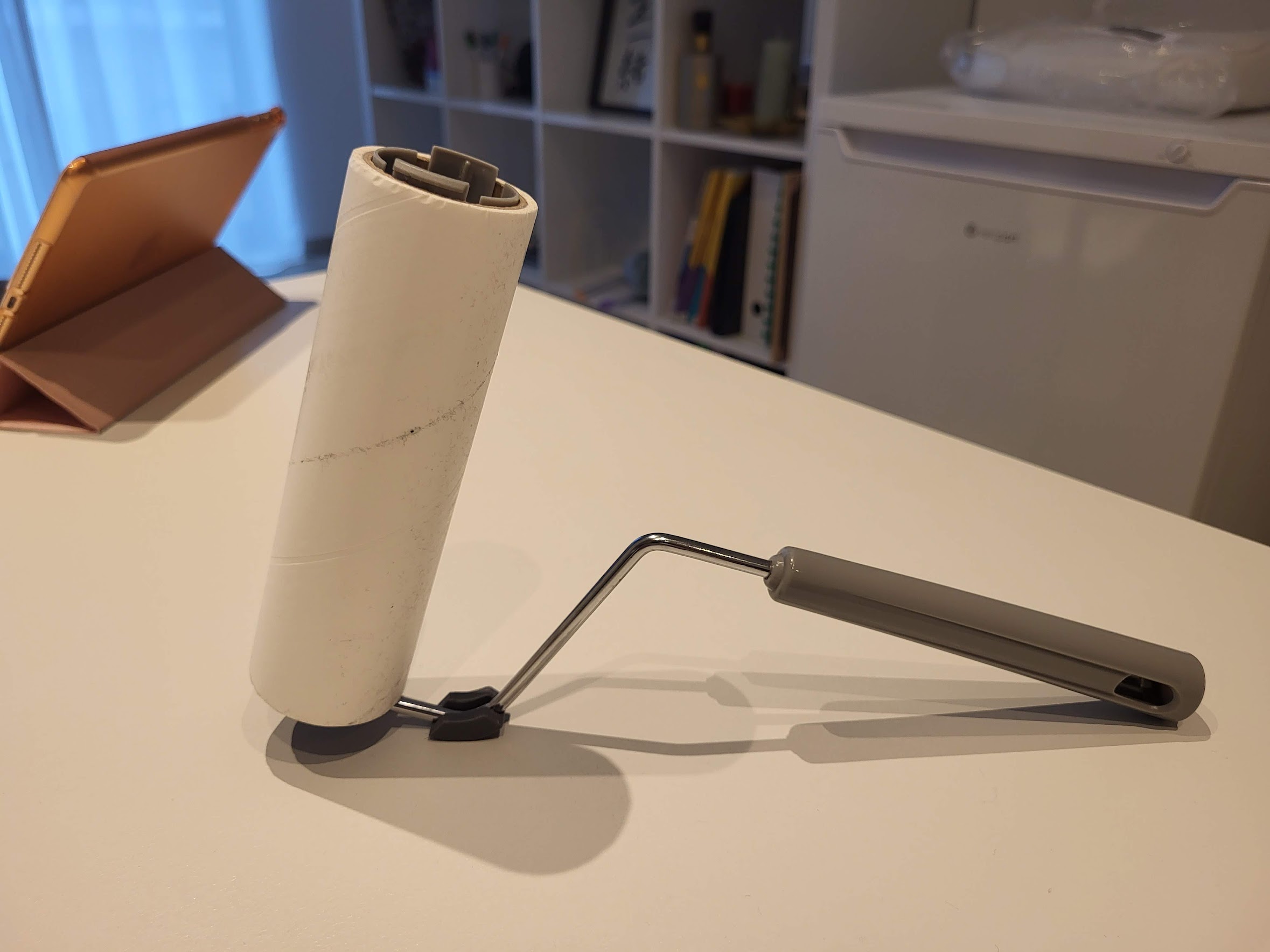 Lint roller stand by Jean Nassar | Download free STL model | Printables.com