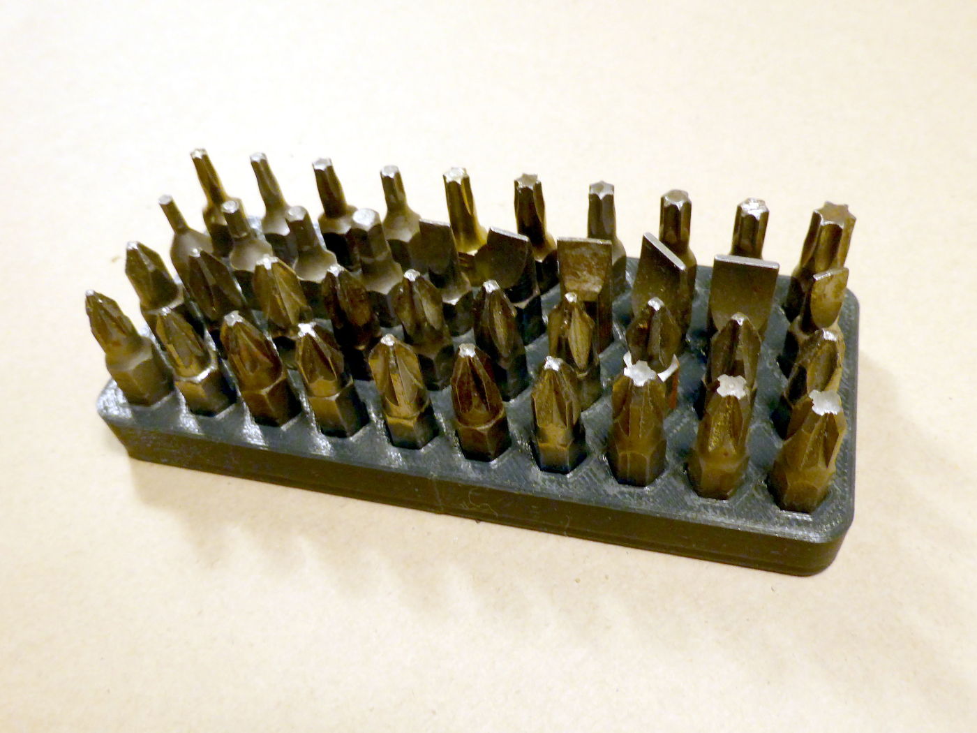 Simple Hex Screw Bit Storage by Area51 | Download free STL model ...