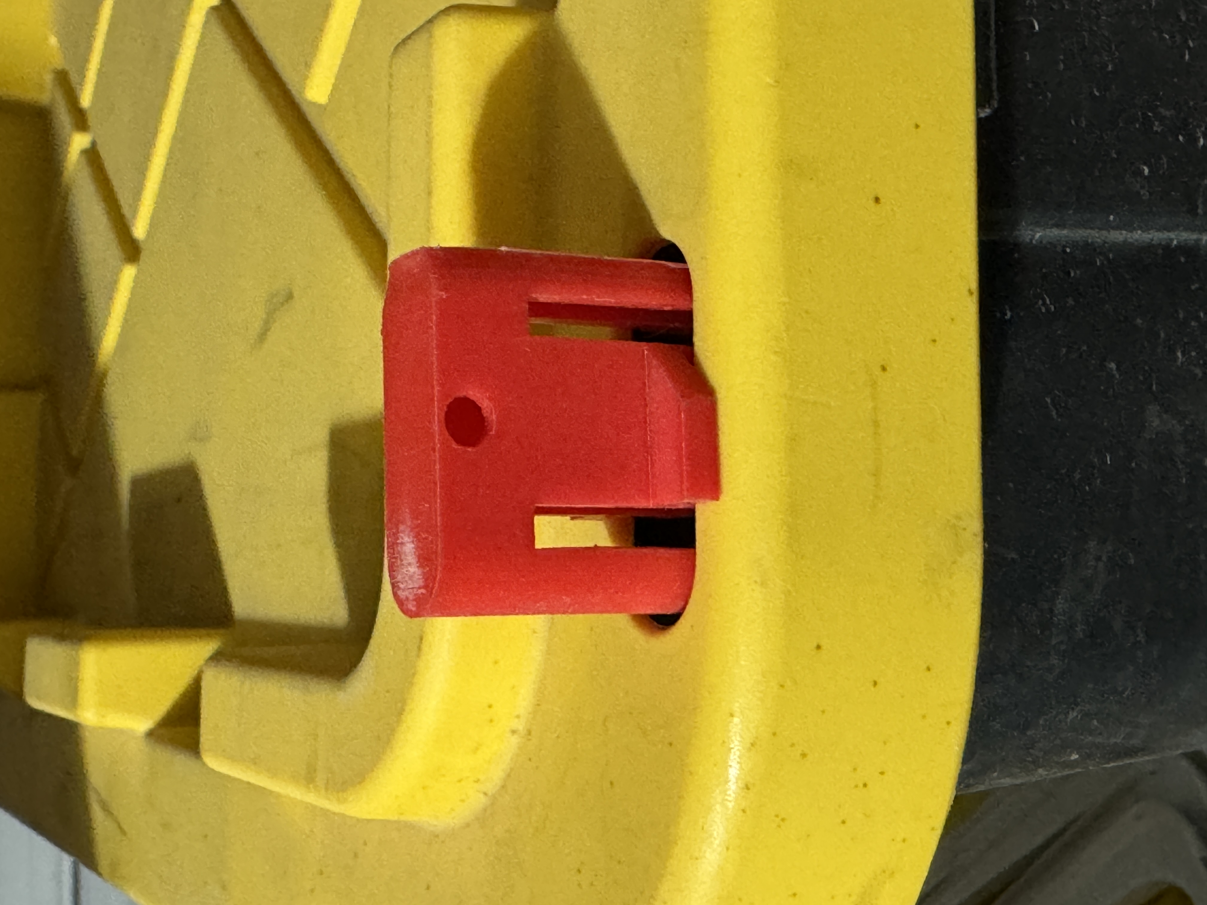 Storage Tote locking clip by 2cnd | Download free STL model ...