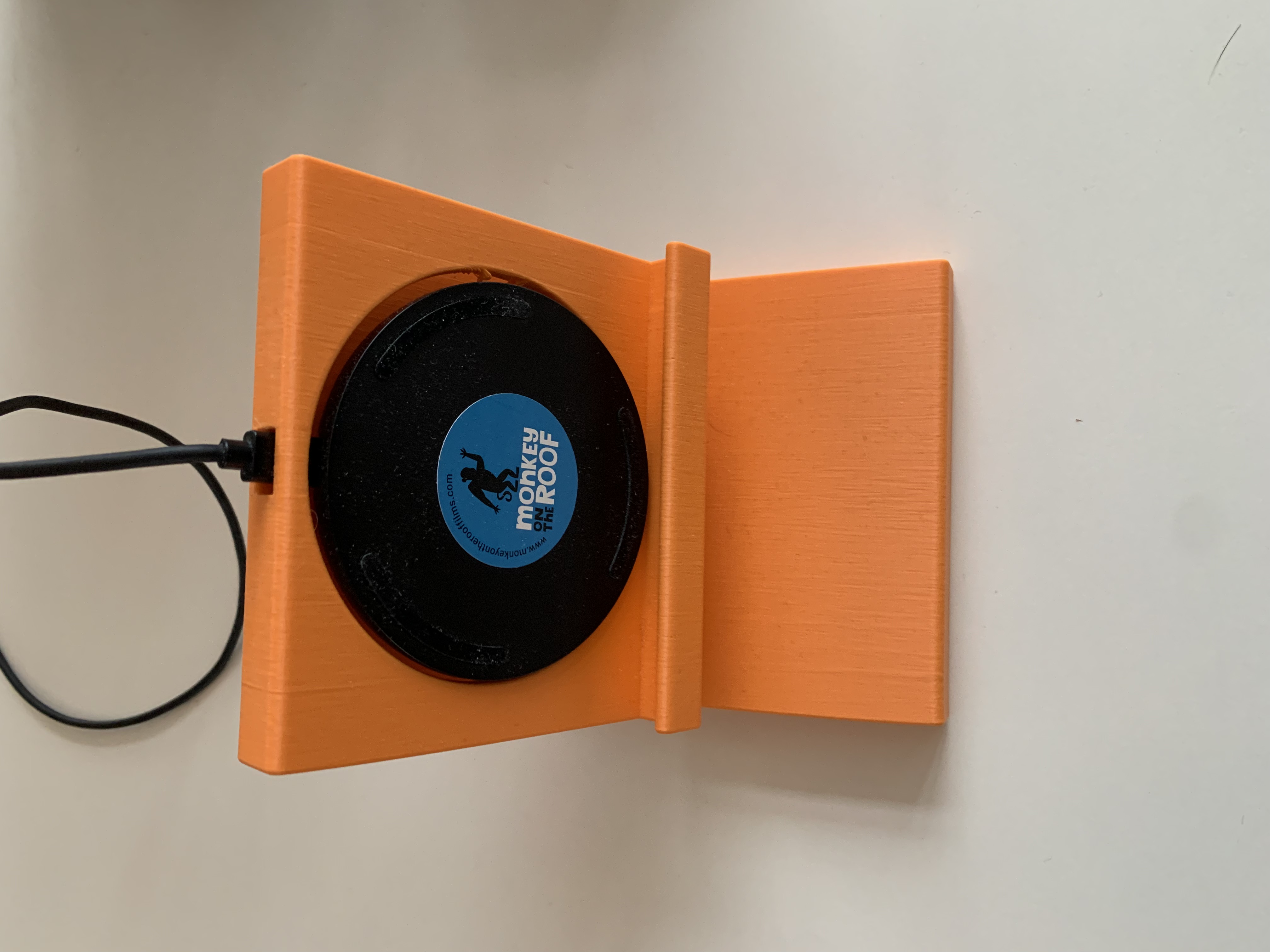 iphone wireless charger stand by LukeNuke | Download free STL model ...