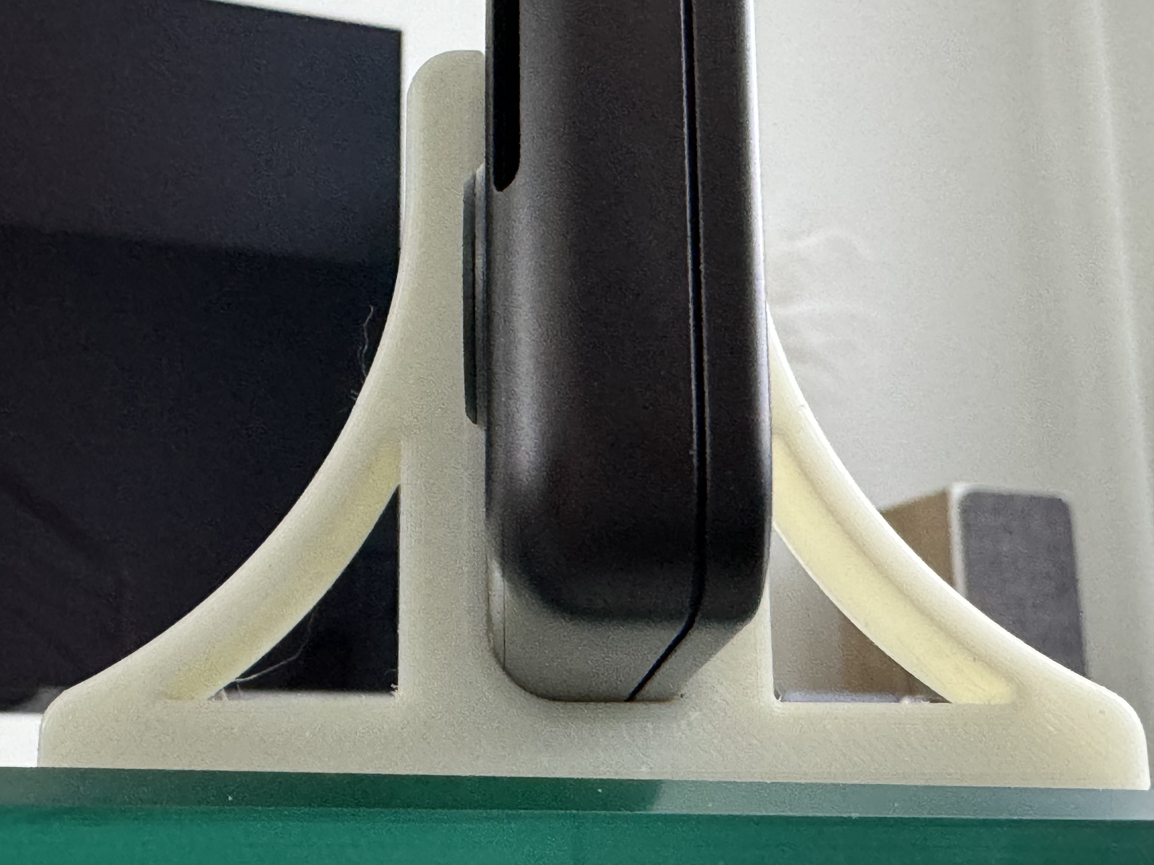MacBook Pro 16 vertical stand legs by Geddy | Download free STL model ...