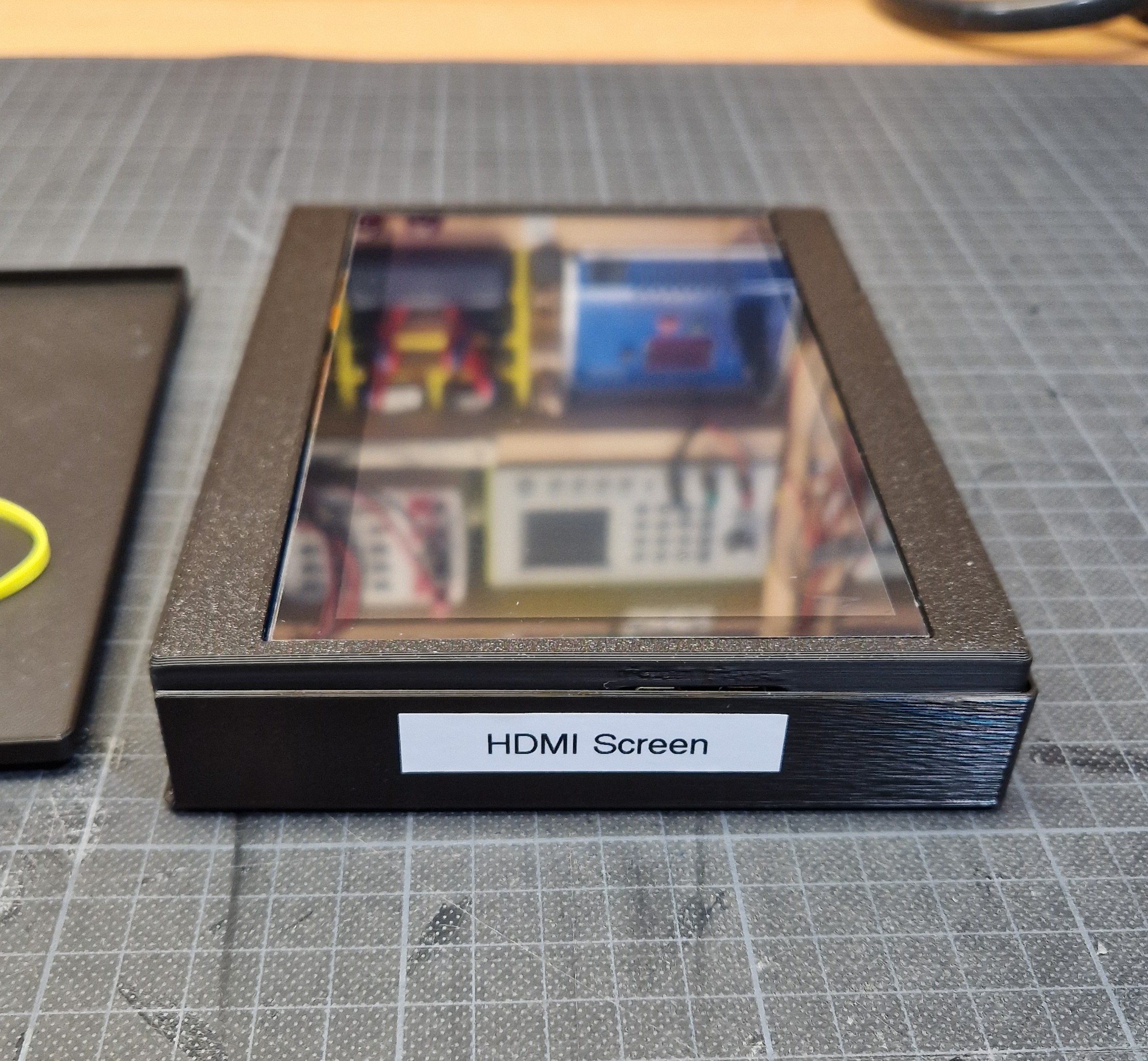 Storage case and stand for 7inch HDMI screen by oXiVanisher | Download ...