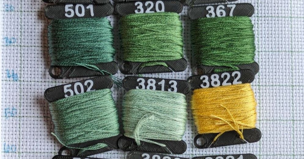 Floss Bobbins with DMC Color Labels by EmeraldFlame | Download free STL ...