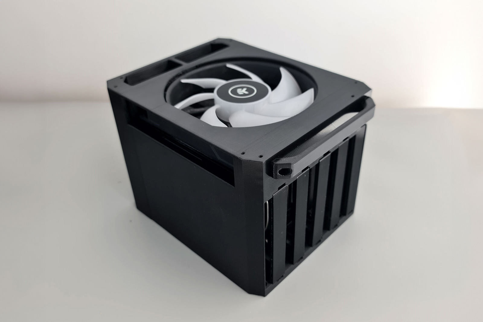 Modular 4-12 Bay NAS ITX Case [MODCASE MASS] by Haydn Bao | Printables ...