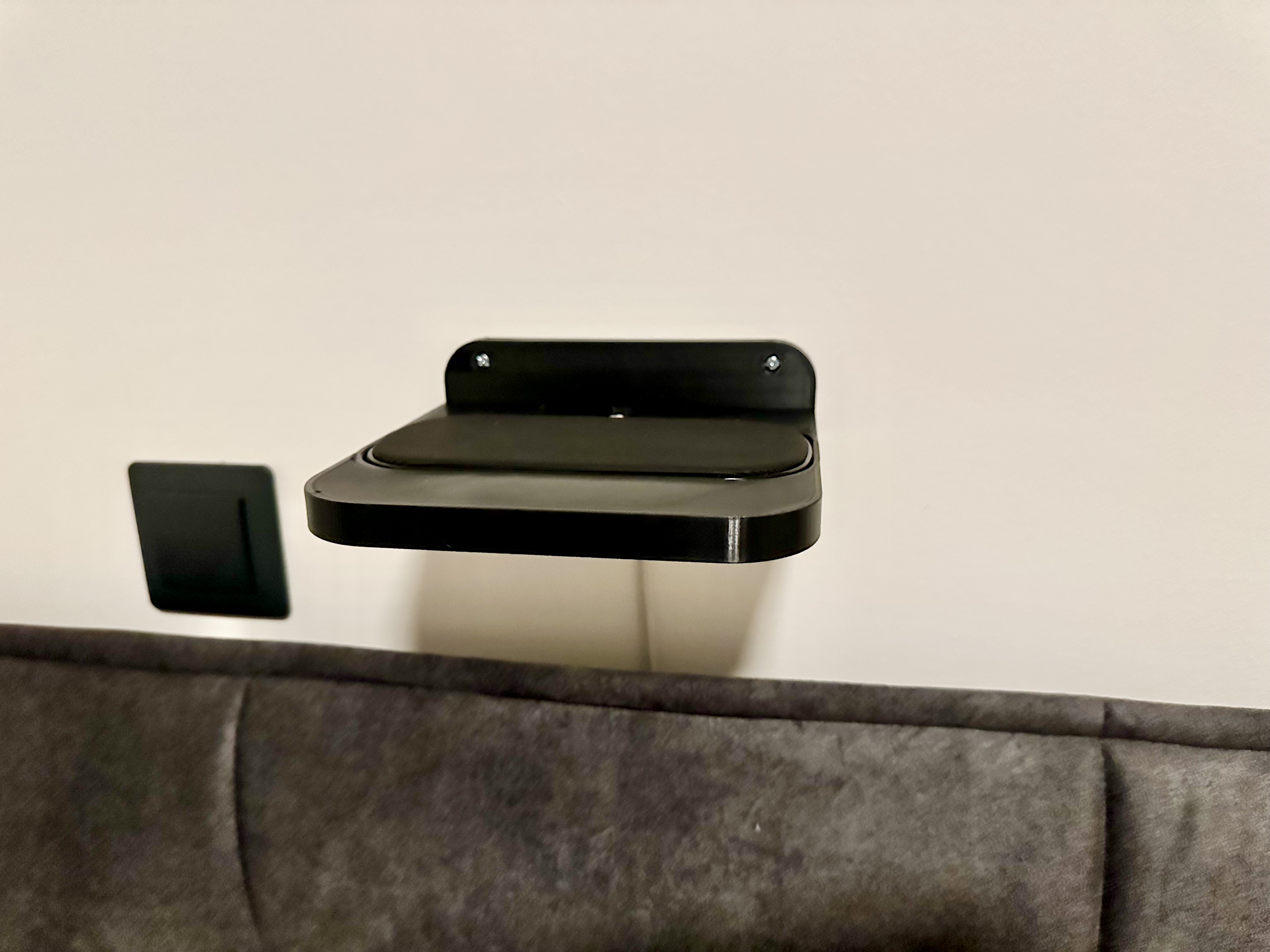 Bedside mobile charger shelf by vencaskl | Download free STL model ...