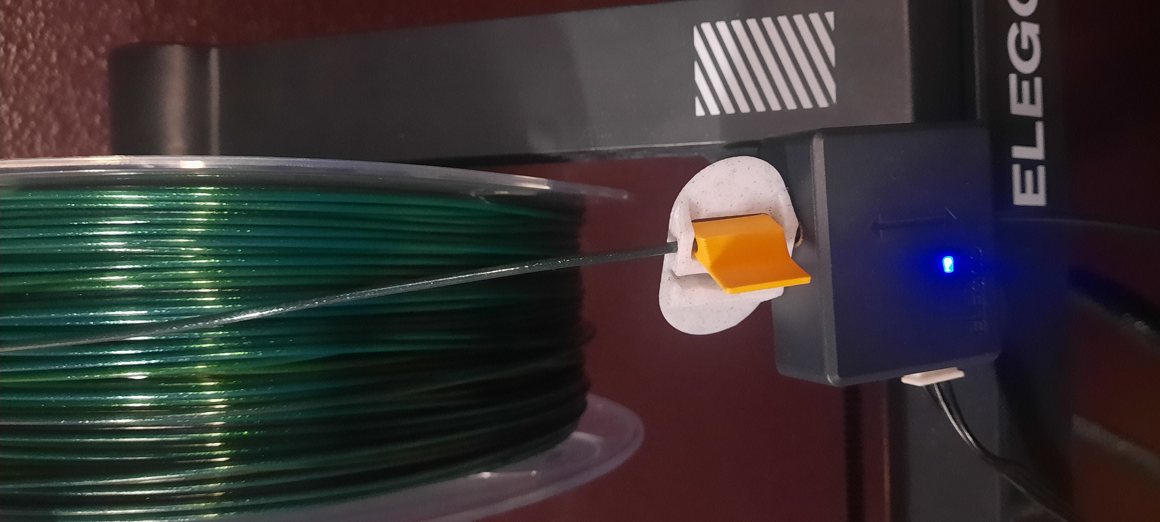 Locking tab for Super Grandma's Favorite Filament Clip by AgentSmith ...