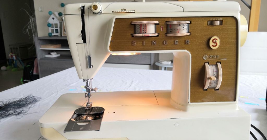 Plastic replacement gear in the Singer 786 sewing machine by Yurii ...