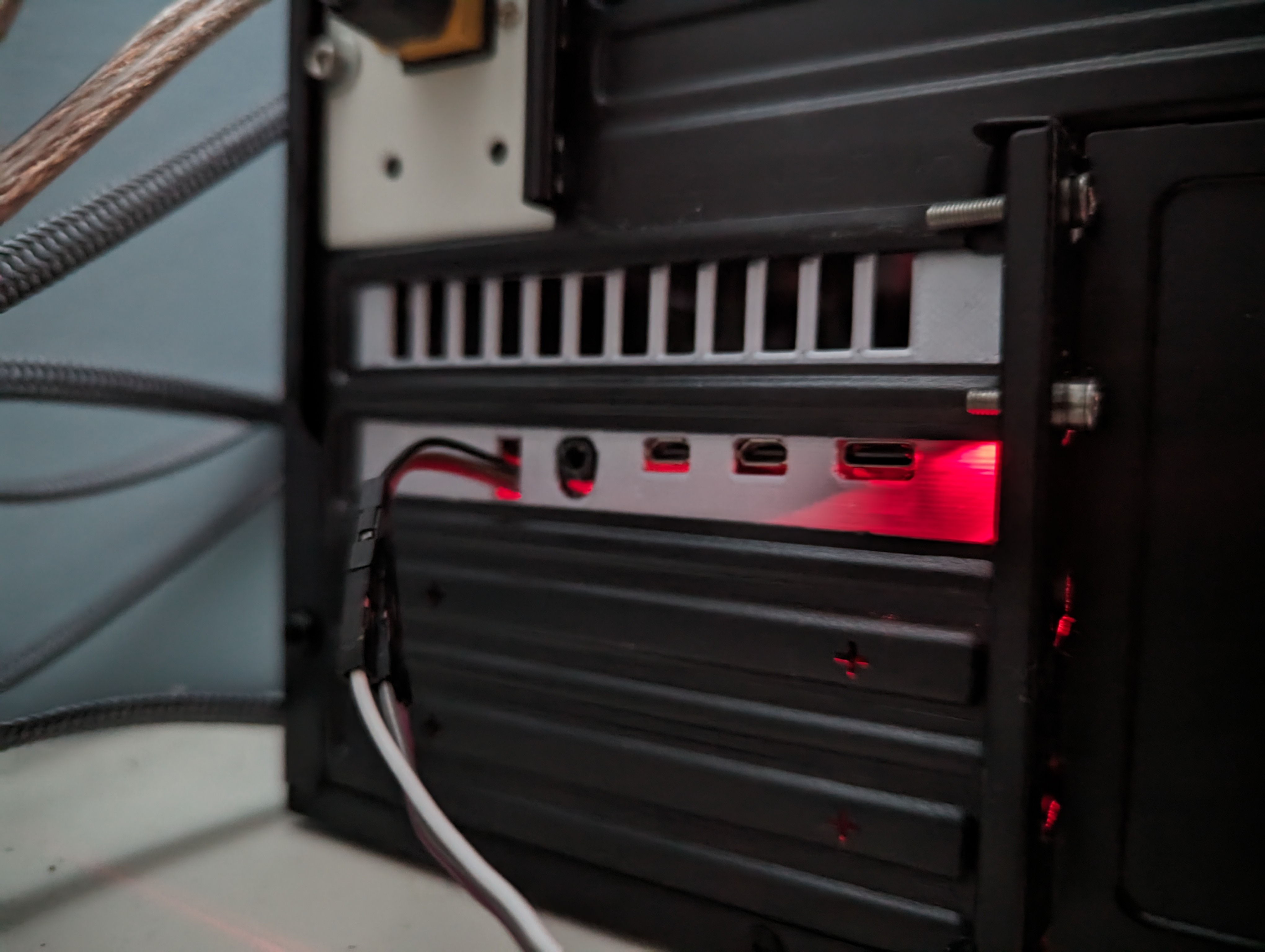 Raspberry Pi 4B gpu mount by MikeyQ | Download free STL model ...